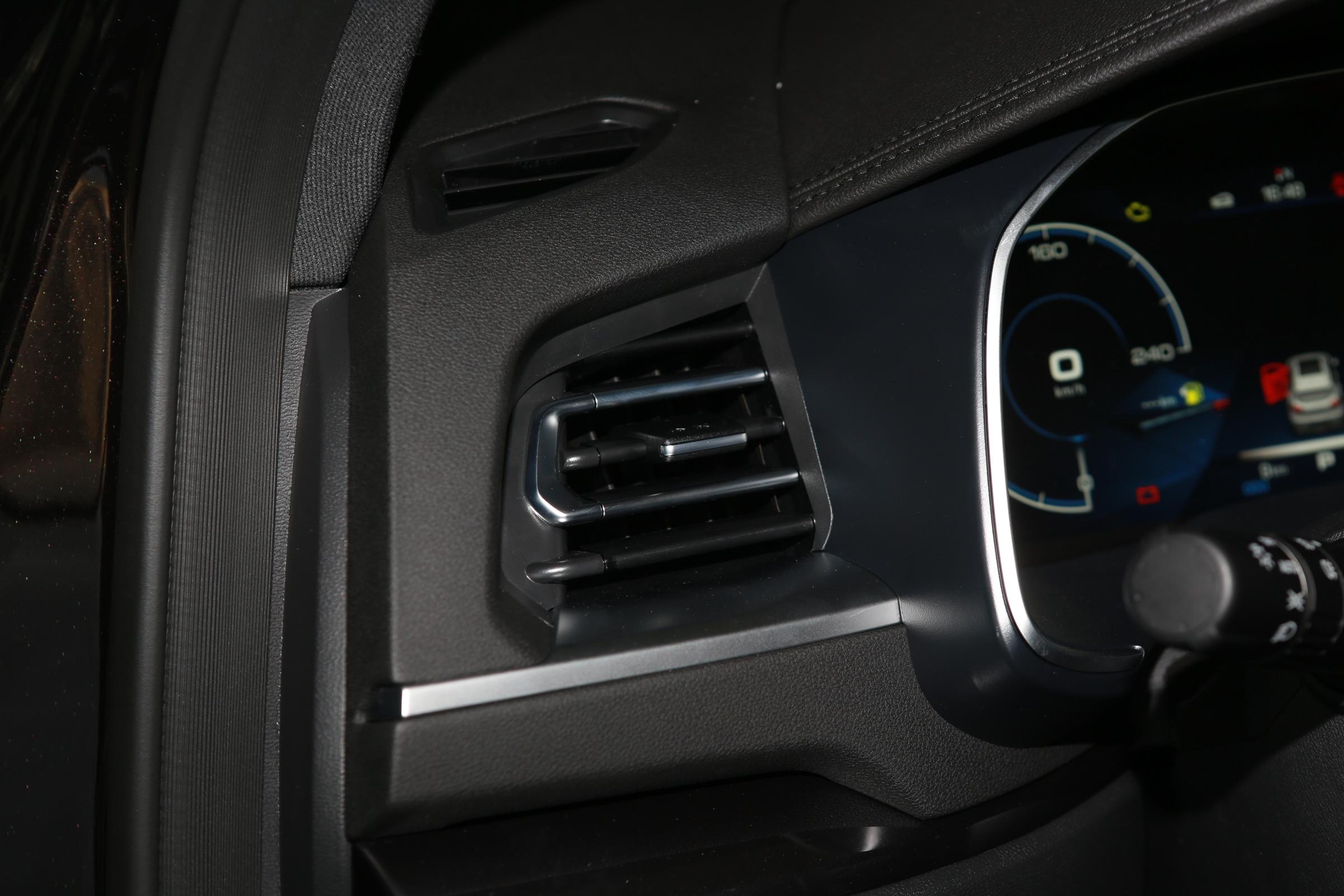 哈弗H6 2020款 1.5GDIT 自动铂金超豪版图片_哈弗_5/24张图片_汽车内饰图库_懂车帝