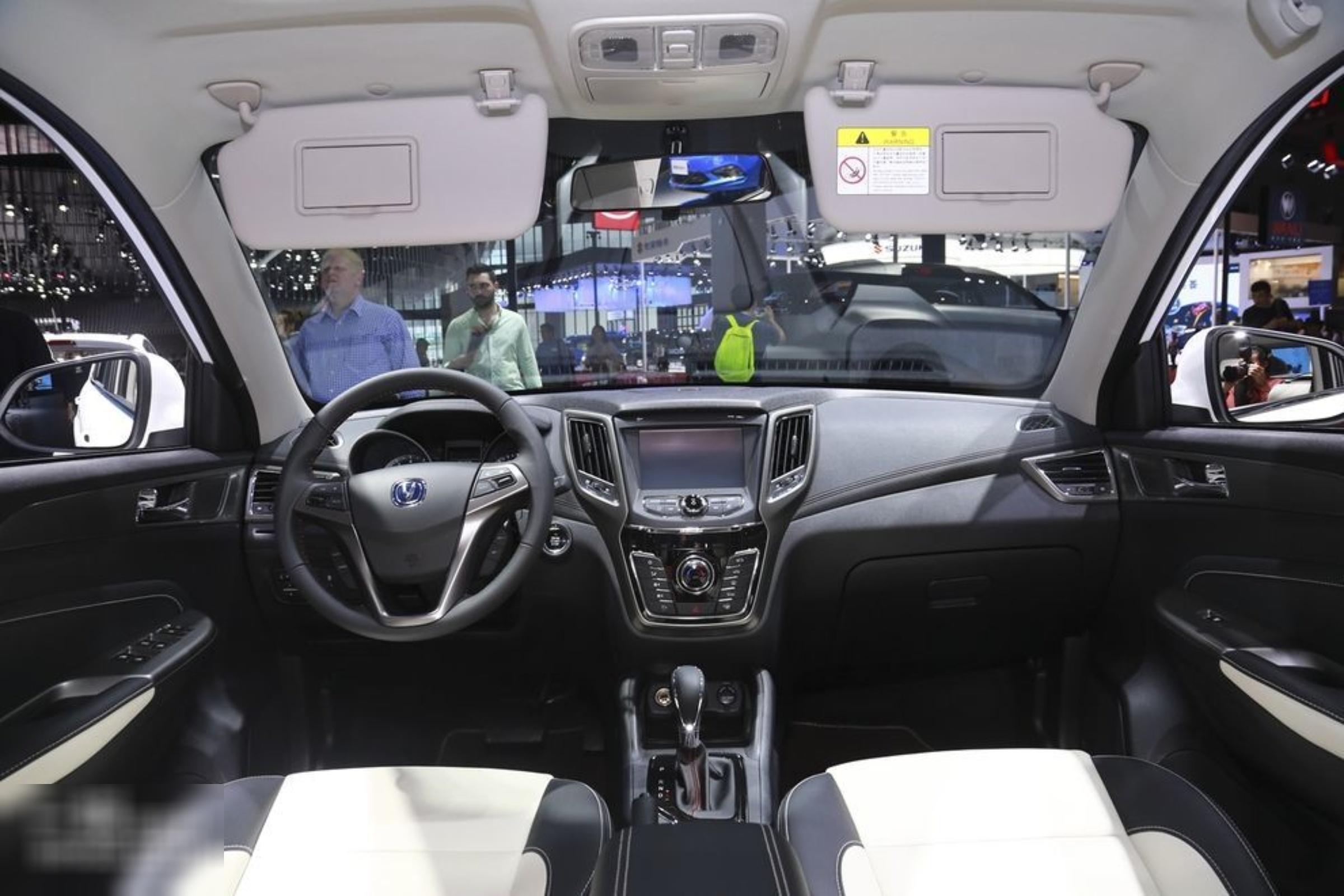 长安CS35 2017款 1.6L 手动舒适型图片_长安_22/78张图片_汽车内饰图库_懂车帝