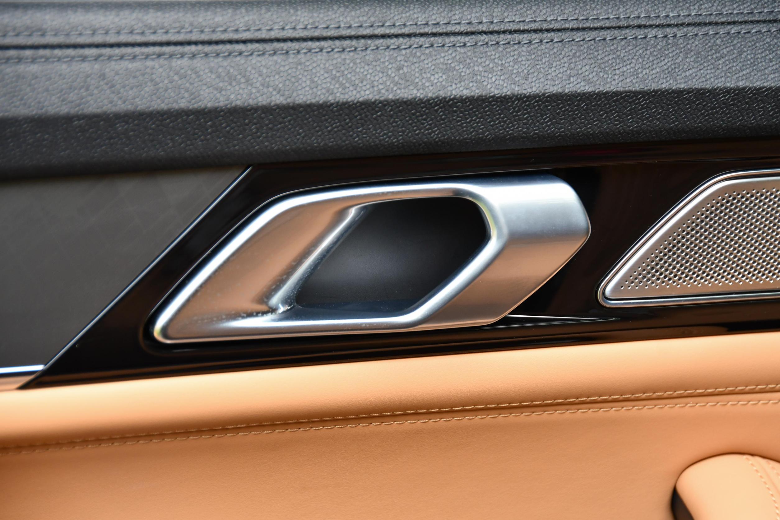 领克09 EM-P 2023款 2.0TD EM-P 亚运行政版 五座图片_领克_33/54张图片_汽车空间图库_懂车帝