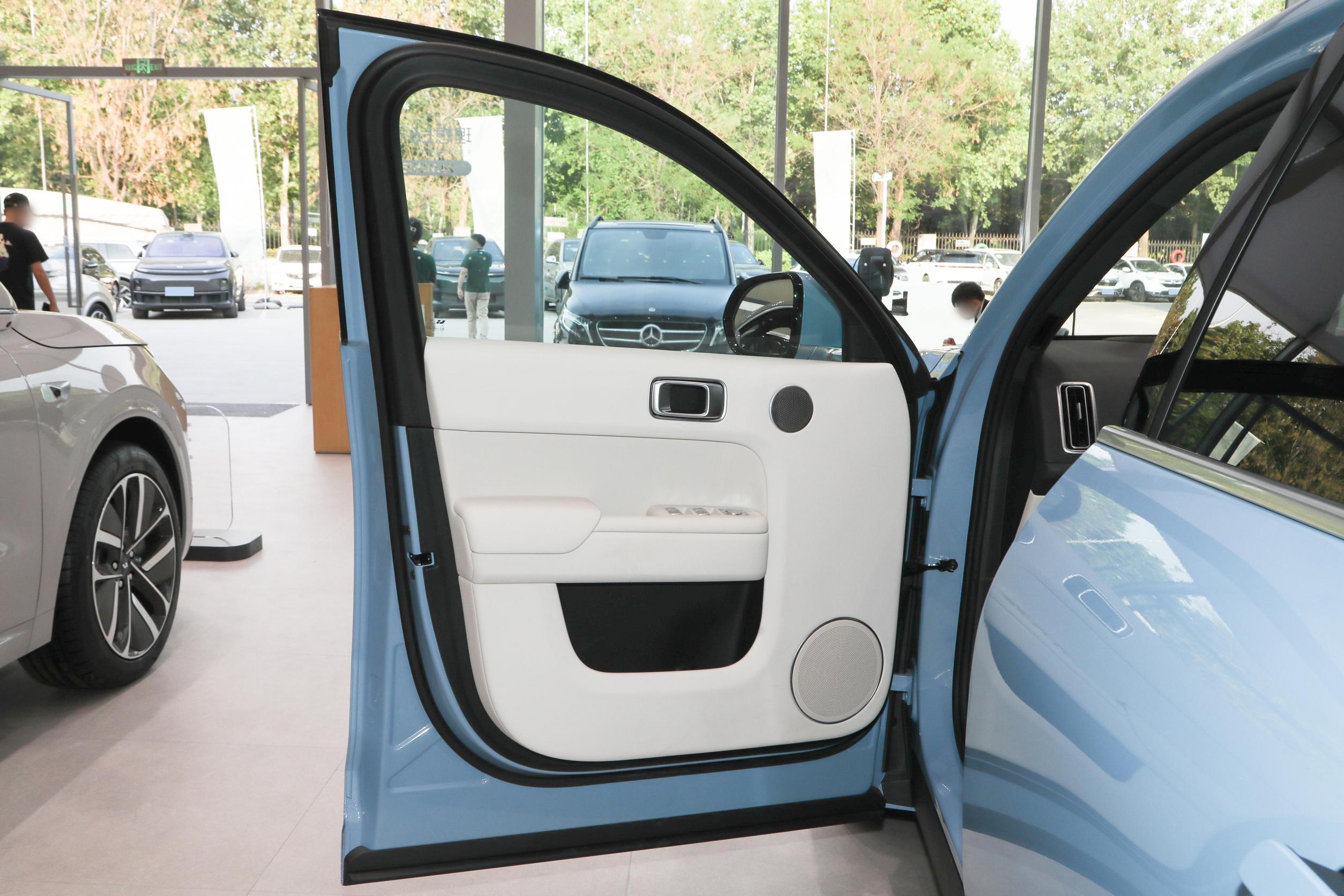 理想L7 2024款 Max版图片_理想汽车_11/99张图片_汽车空间图库_懂车帝