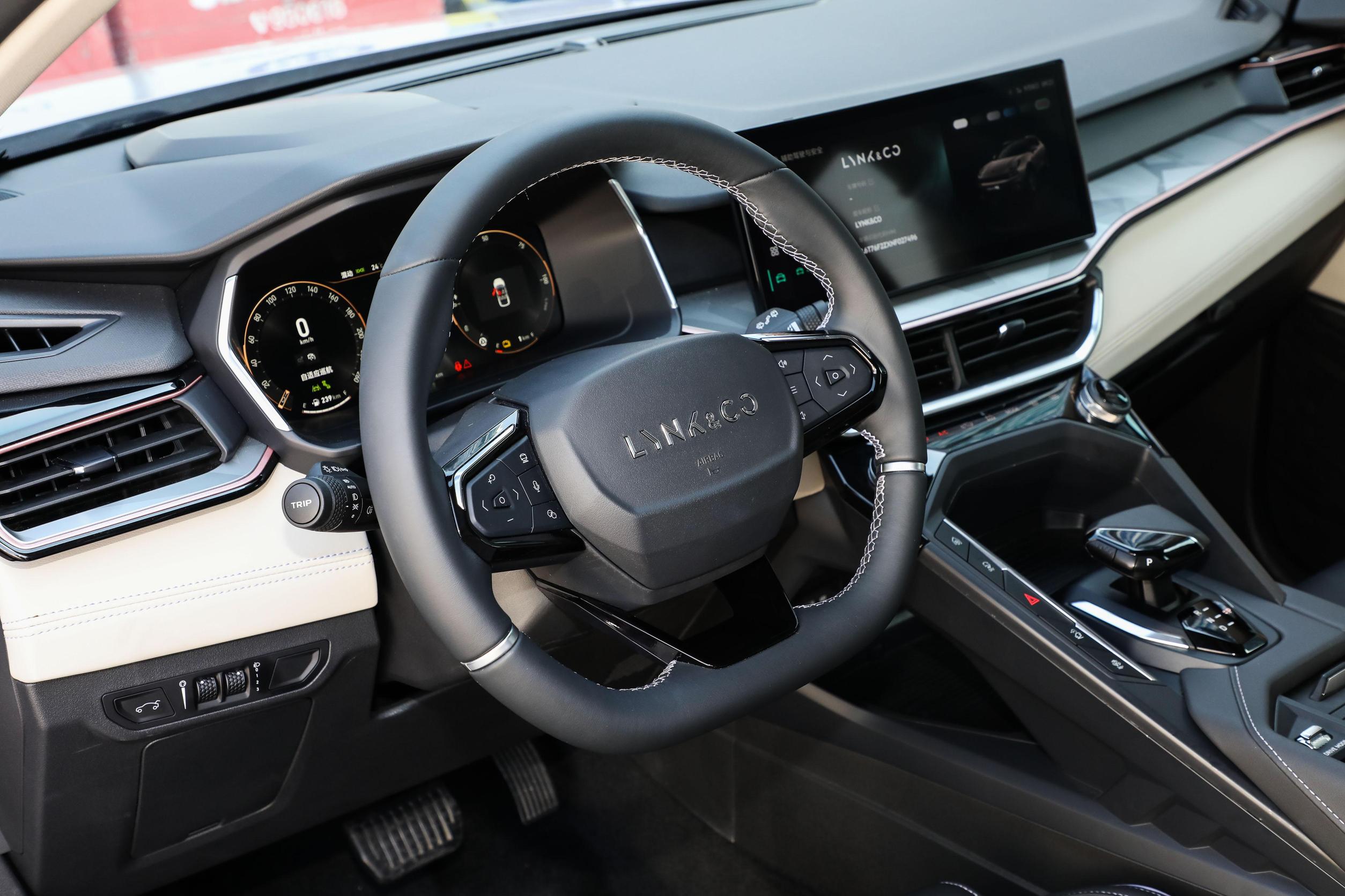 领克06 EM-P 2023款 PHEV Remix Shero图片_领克_3/44张图片_汽车内饰图库_懂车帝