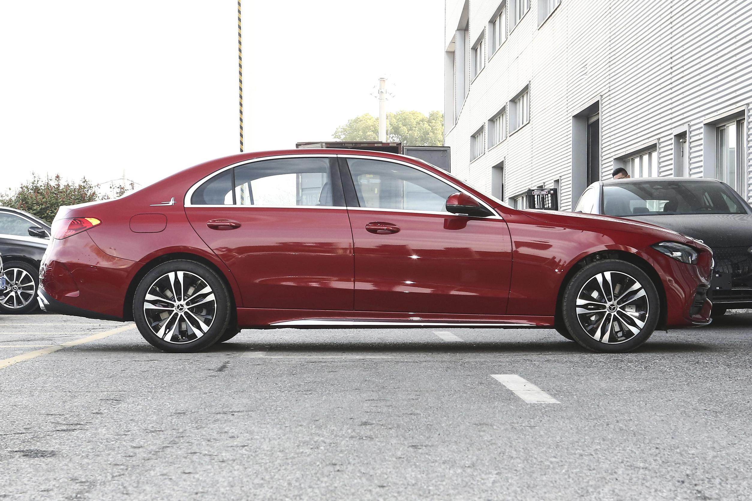 奔驰C级PHEV 2022款 C 350 eL图片_奔驰_1/171张图片_汽车外观图库_懂车帝