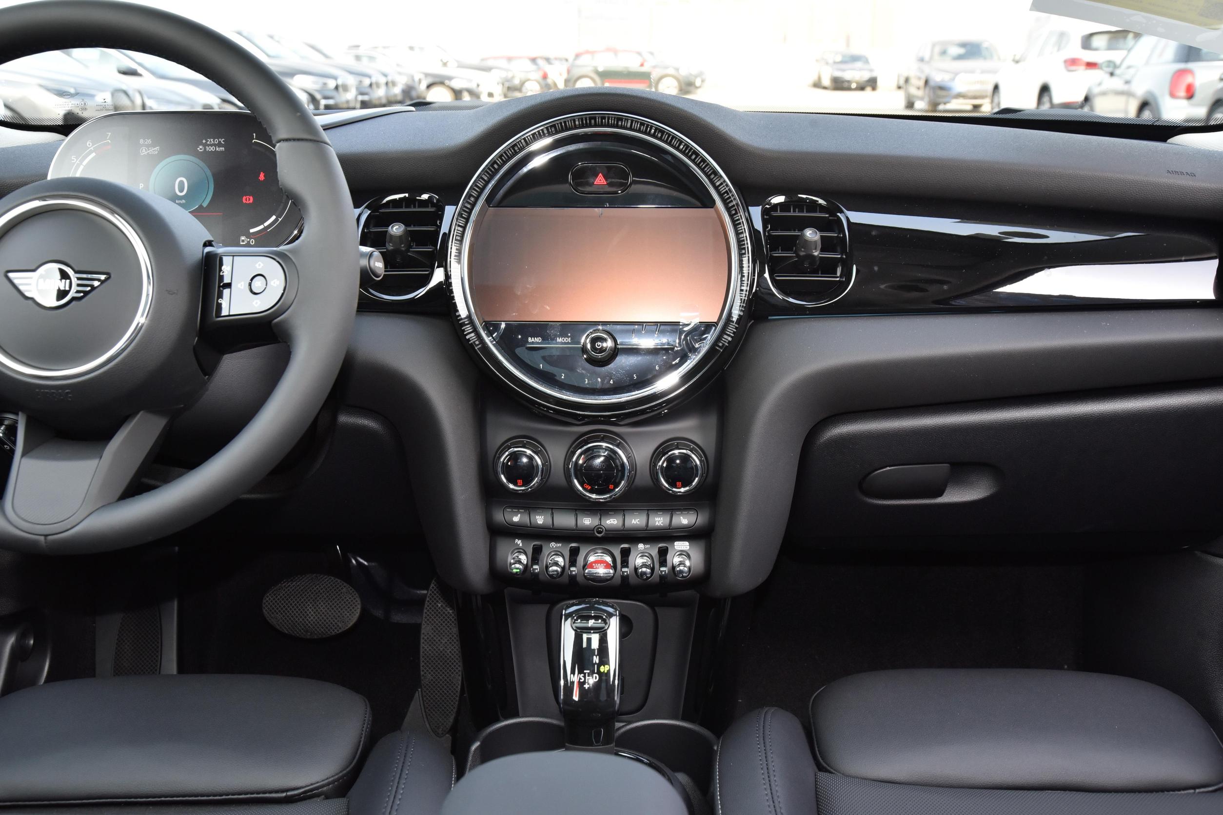 MINI 2023款 1.5T COOPER 艺术家图片_MINI_3/48张图片_汽车内饰图库_懂车帝