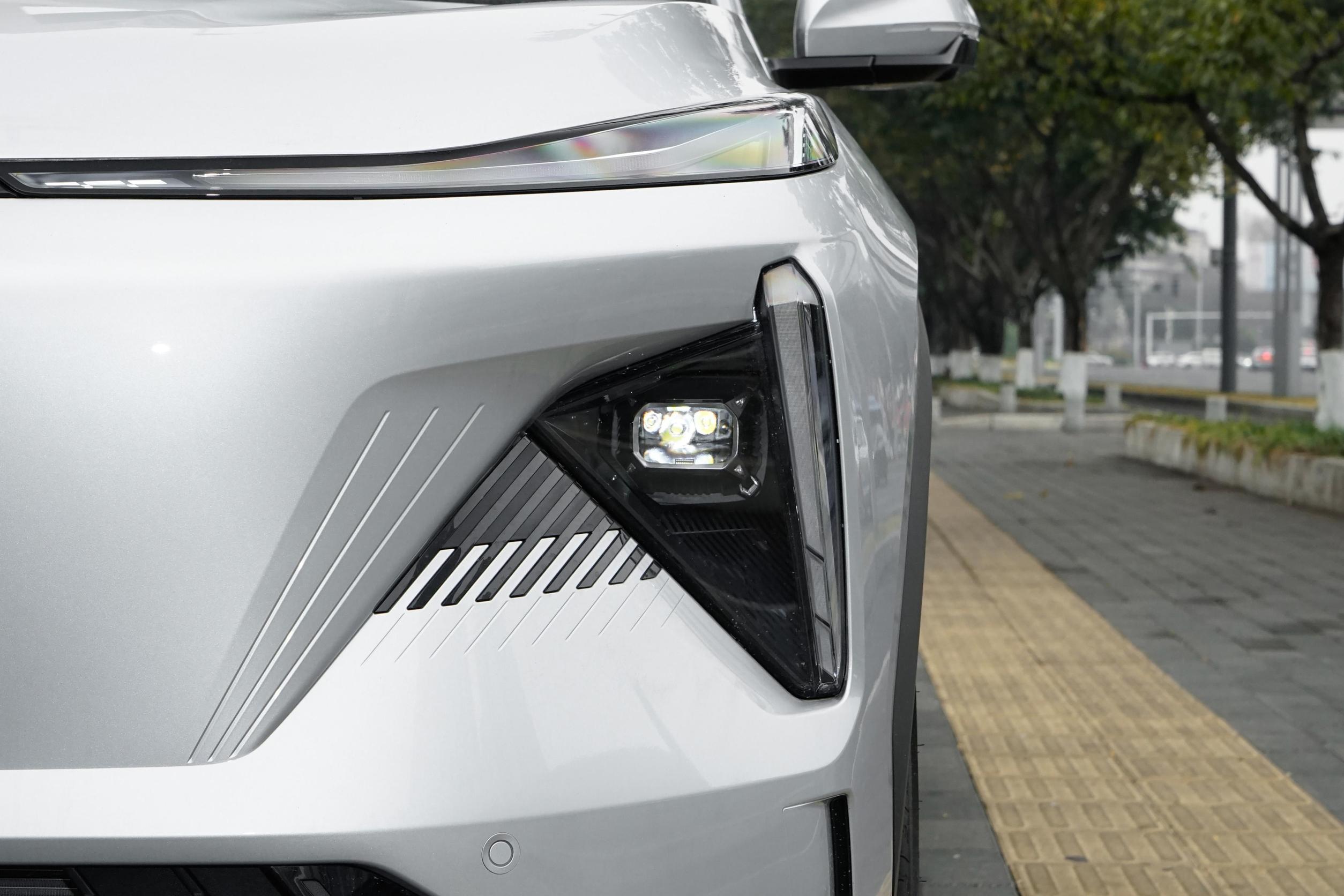 银河L7 2024款 1.5T DHT 115km MAX龙腾版 图片_吉利银河_19/59张图片_汽车外观图库_懂车帝