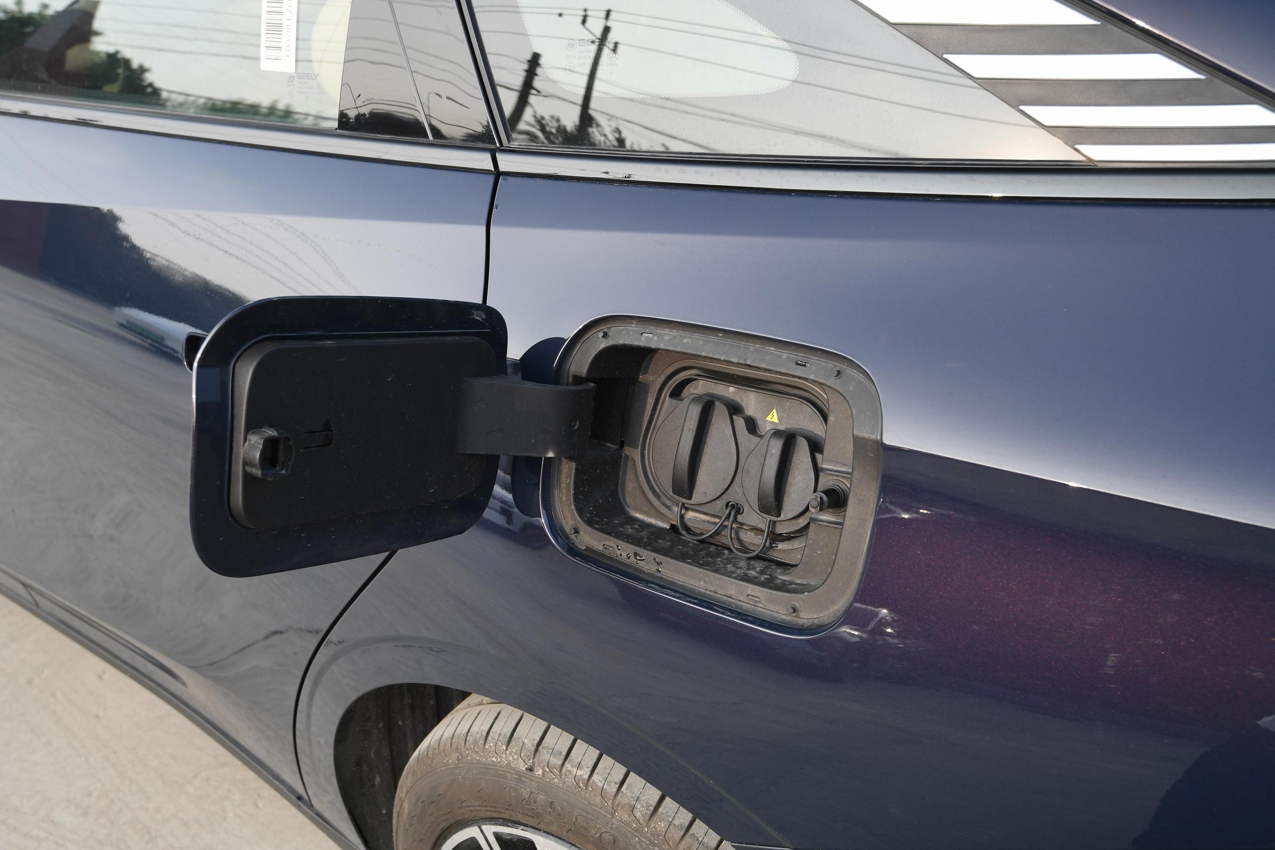 银河L6 2023款 1.5T DHT 125km 星舰图片_吉利银河_3/152张图片_汽车外观图库_懂车帝