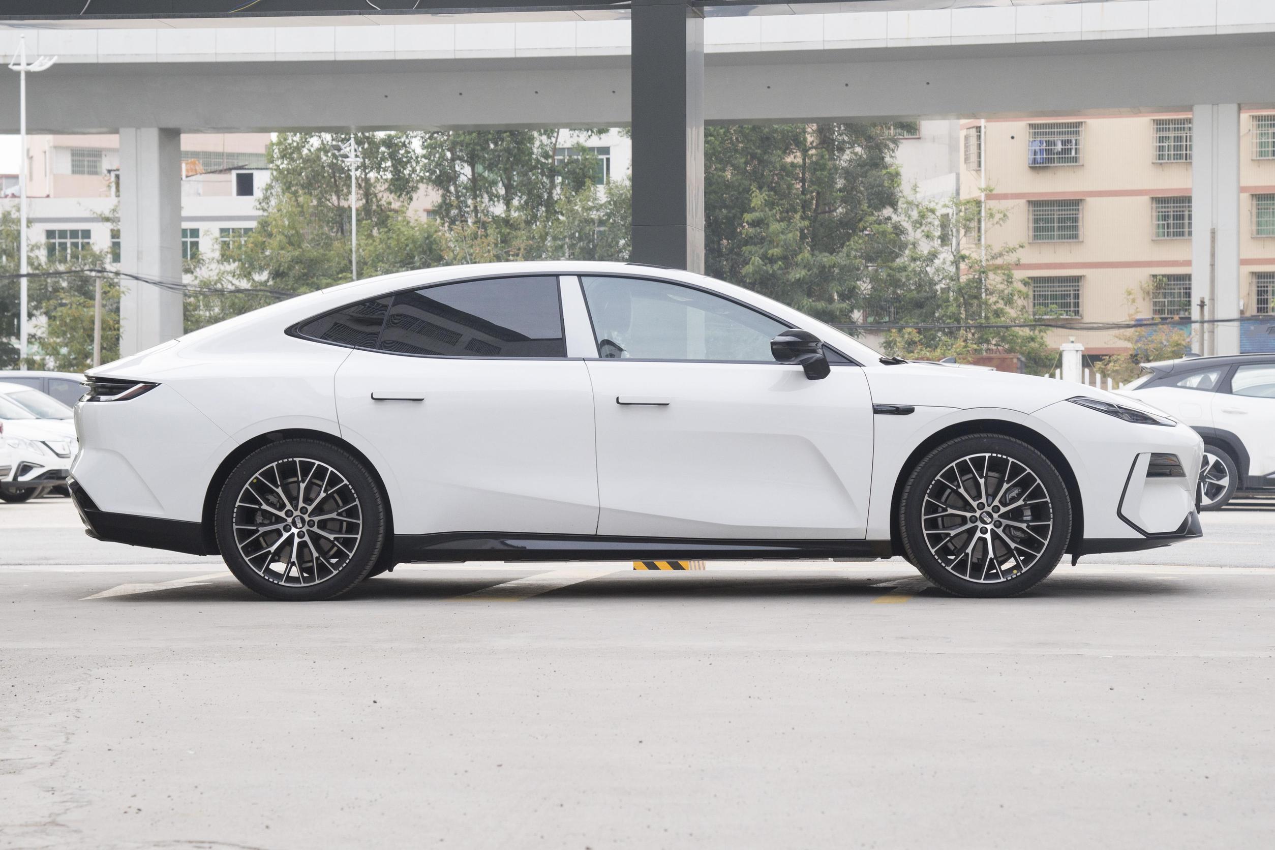 银河E8 2024款 620km 星舰 性能版图片_吉利银河_1/57张图片_汽车外观图库_懂车帝