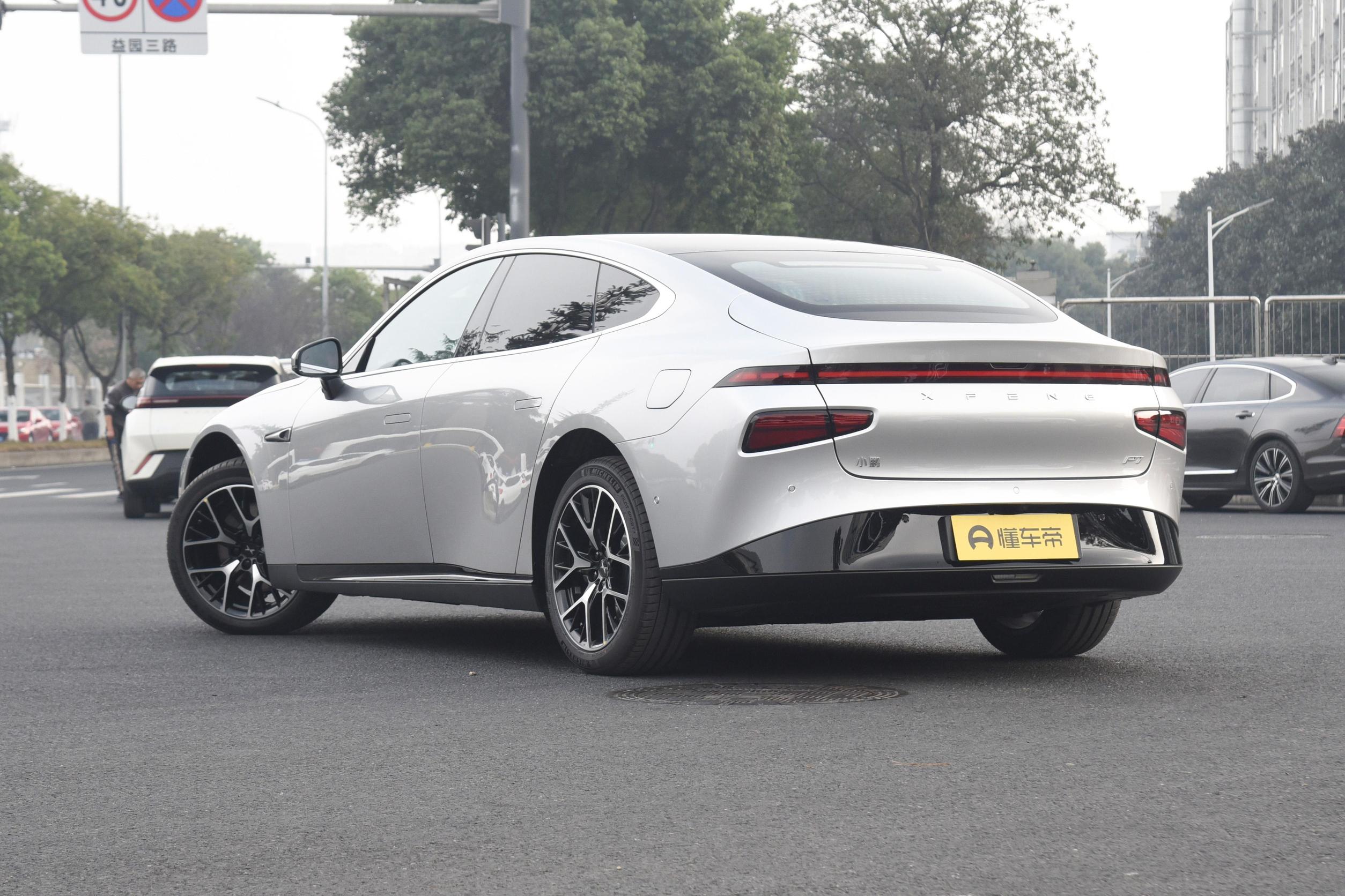 小鹏P7 2024款 P7i 550 Max图片_小鹏汽车_8/62张图片_汽车外观图库_懂车帝