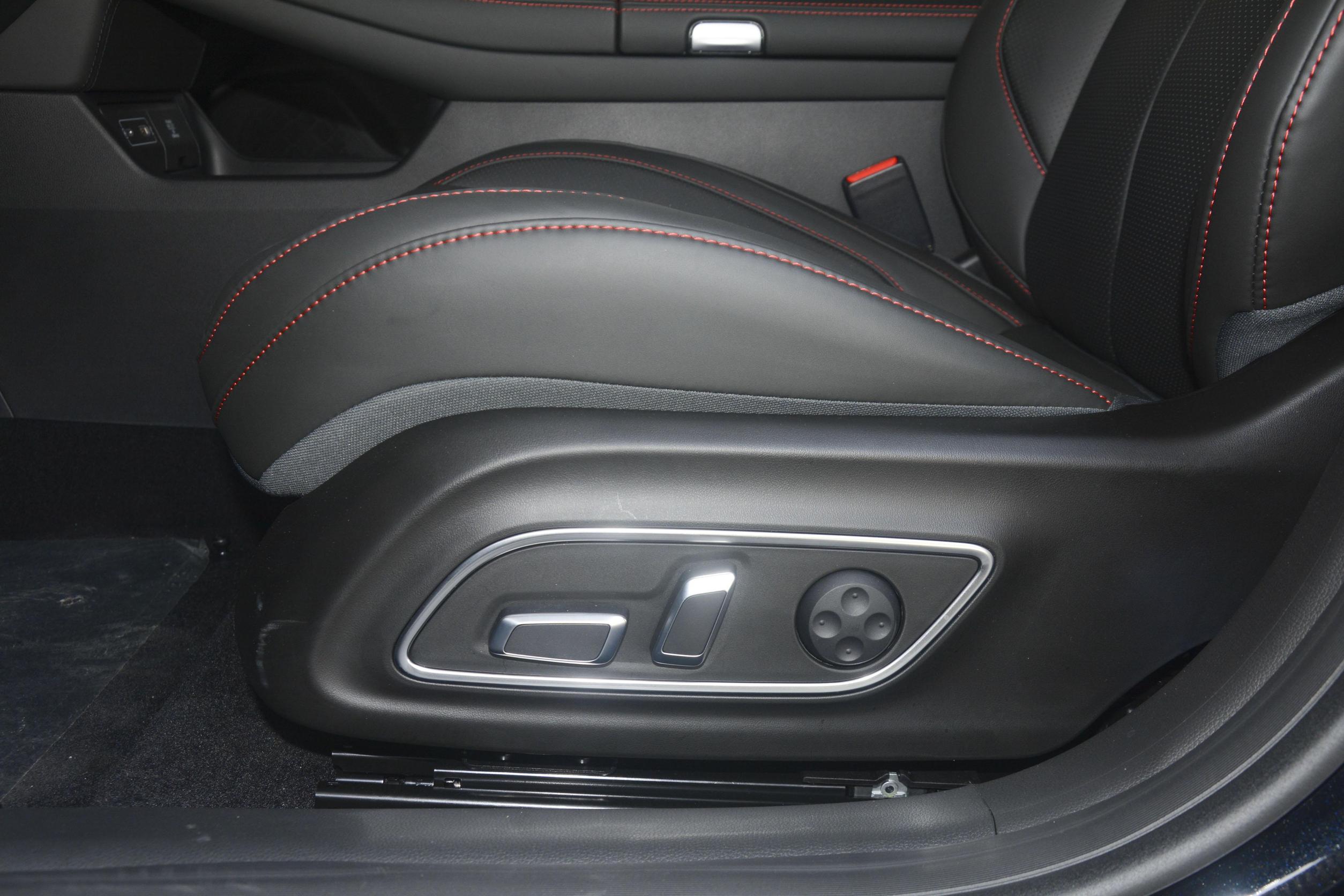 小鹏P7 2023款 P7i 702 Pro图片_小鹏汽车_14/108张图片_汽车空间图库_懂车帝