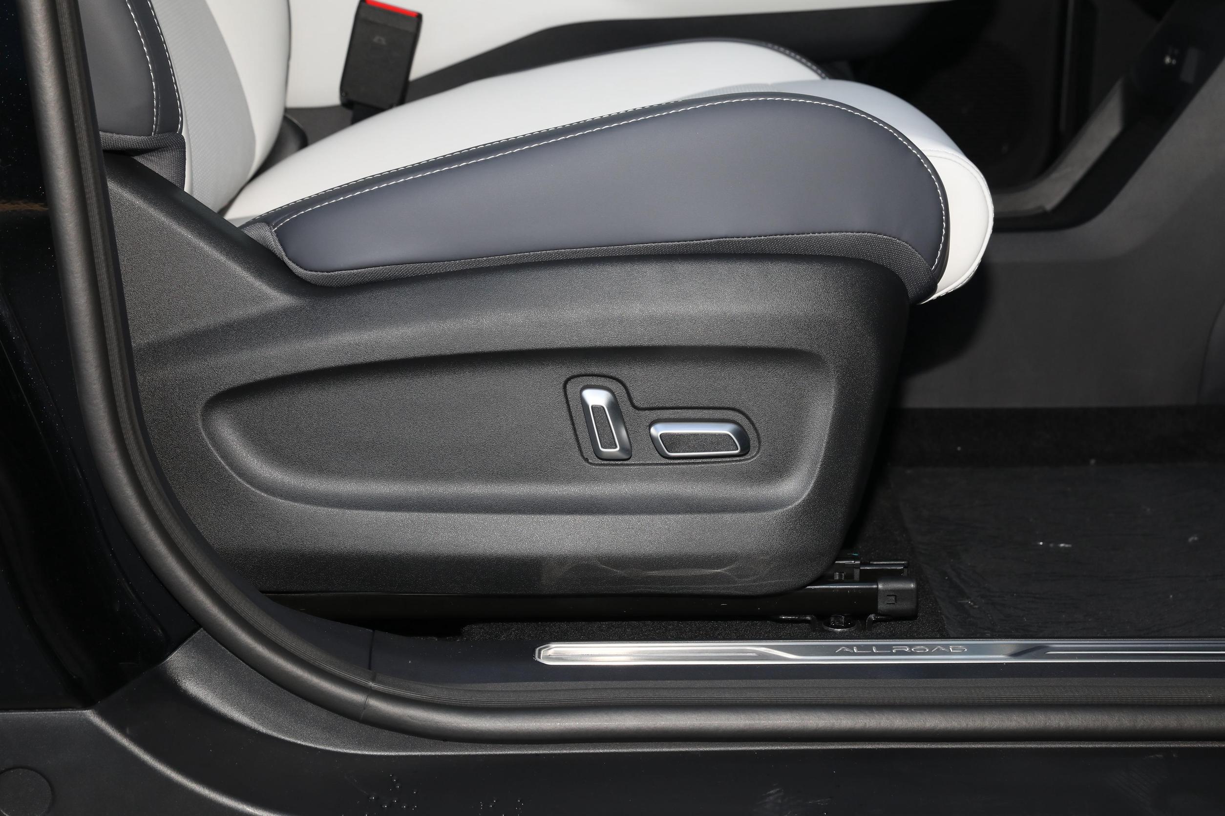 iCAR 03 2024款 两驱 长续航版图片_iCAR_5/105张图片_汽车空间图库_懂车帝