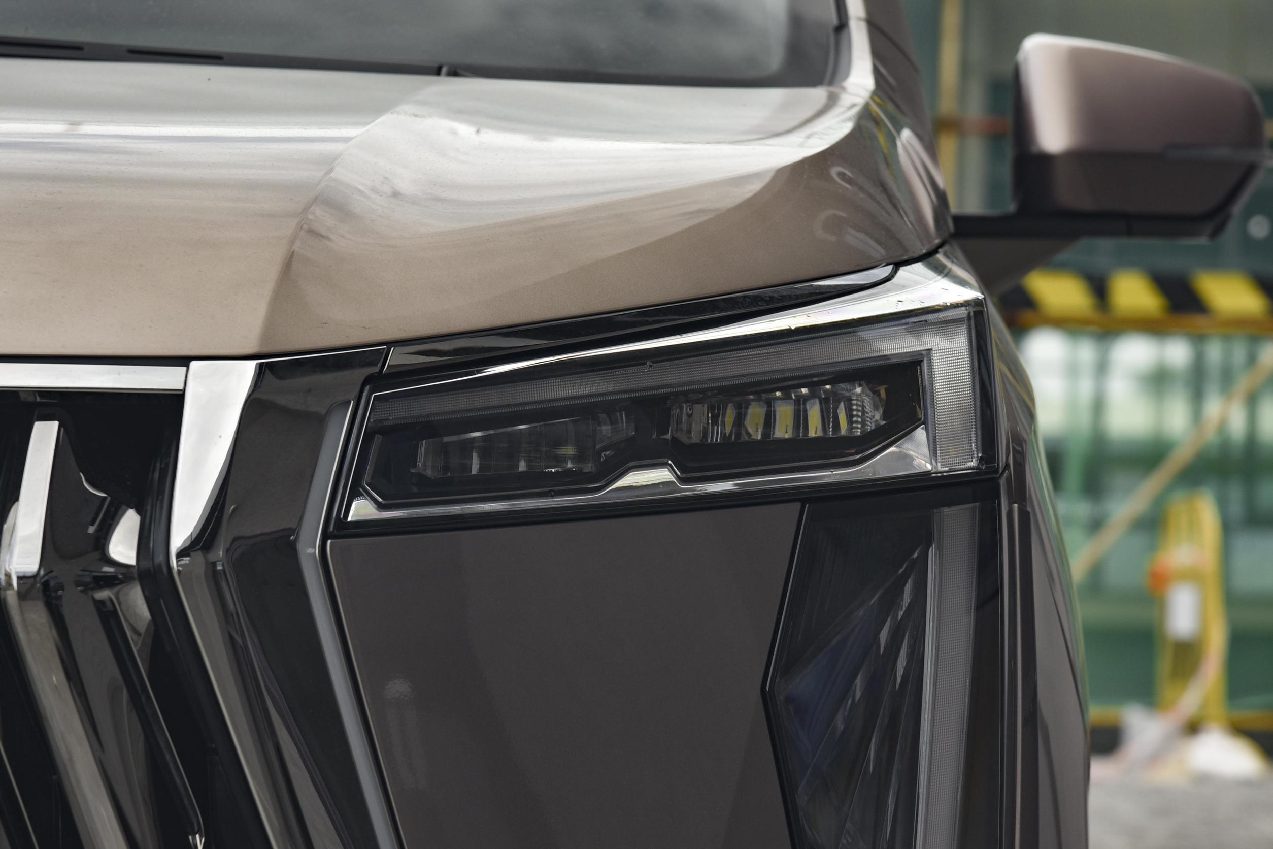 传祺M8 2023款 宗师系列 2.0TM 混动 御尊版图片_广汽传祺_4/39张图片_汽车外观图库_懂车帝