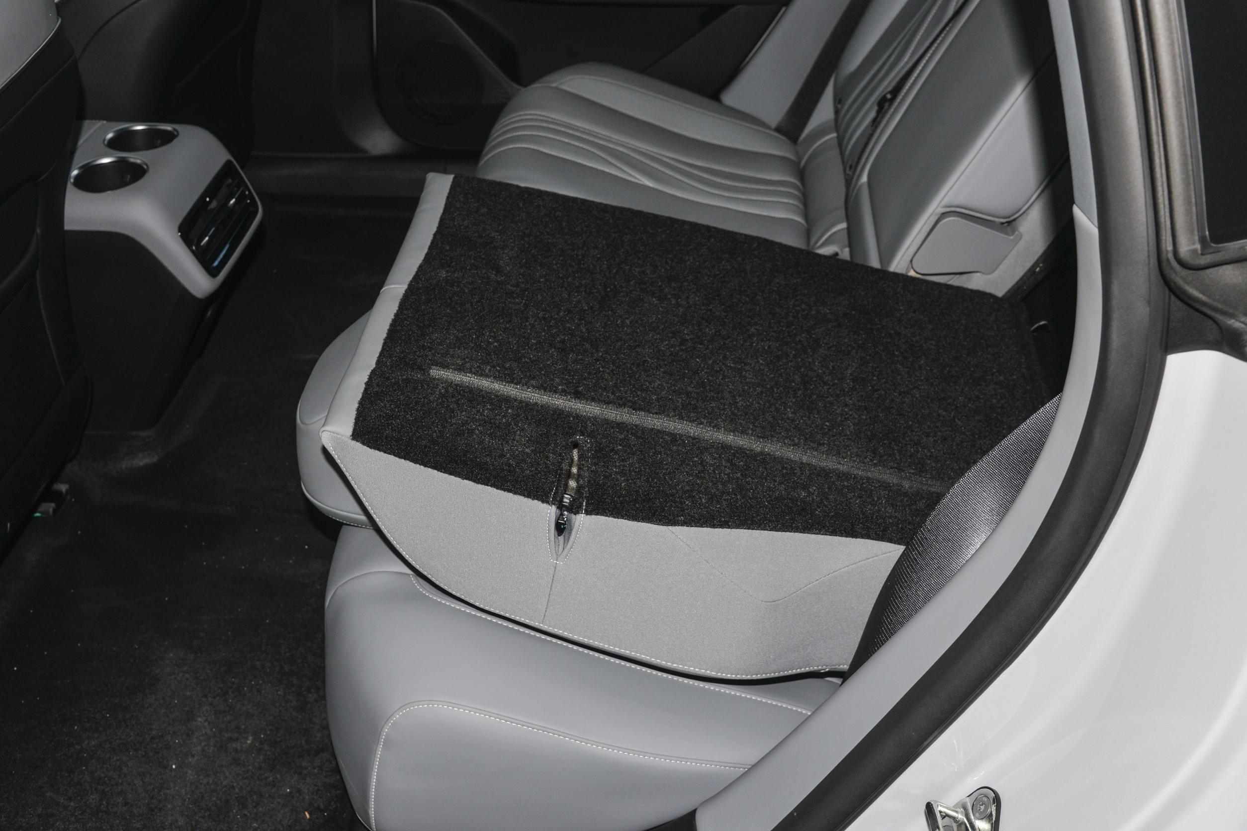 银河E8壁纸_银河E8_银河E8空间图片_17/244张图片_银河E8/整车空间图片_懂车帝