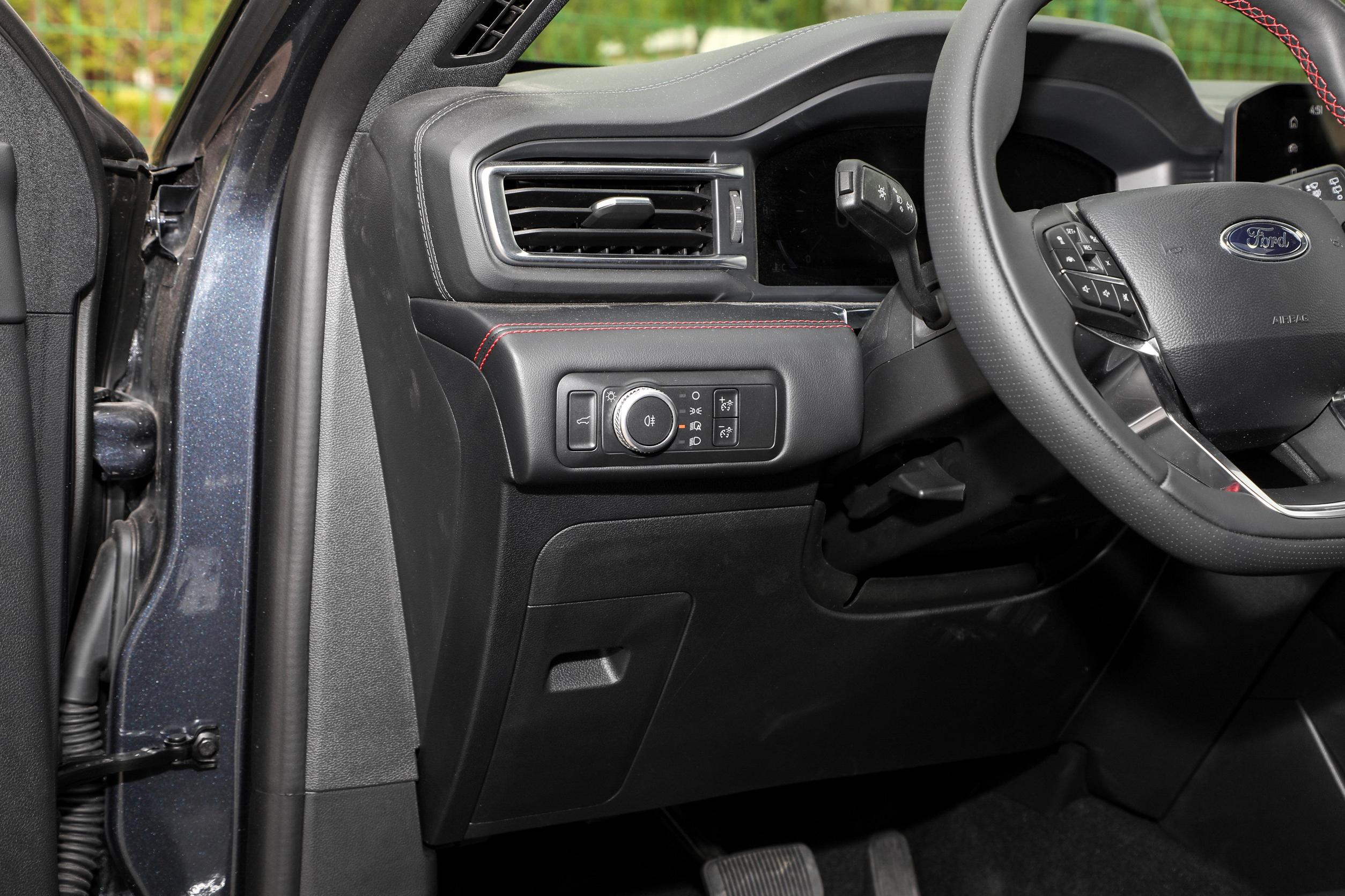 探险者 2023款 EcoBoost 285 四驱ST-LINE 6座图片_福特_9/41张图片_汽车内饰图库_懂车帝