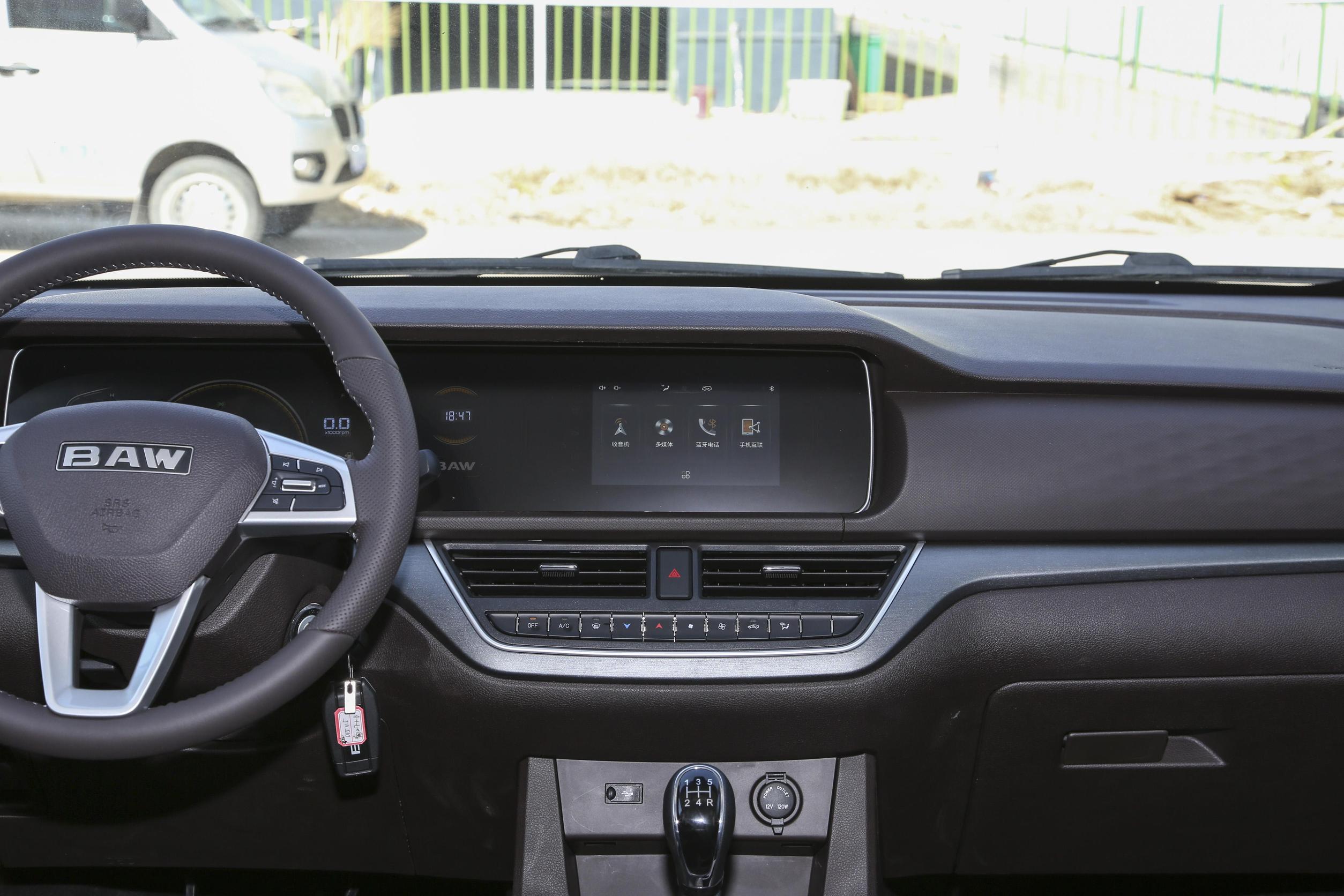 锐胜王牌M7 2023款 1.6L创享版 手动标轴 7座图片_北汽制造_1/31张图片_汽车内饰图库_懂车帝