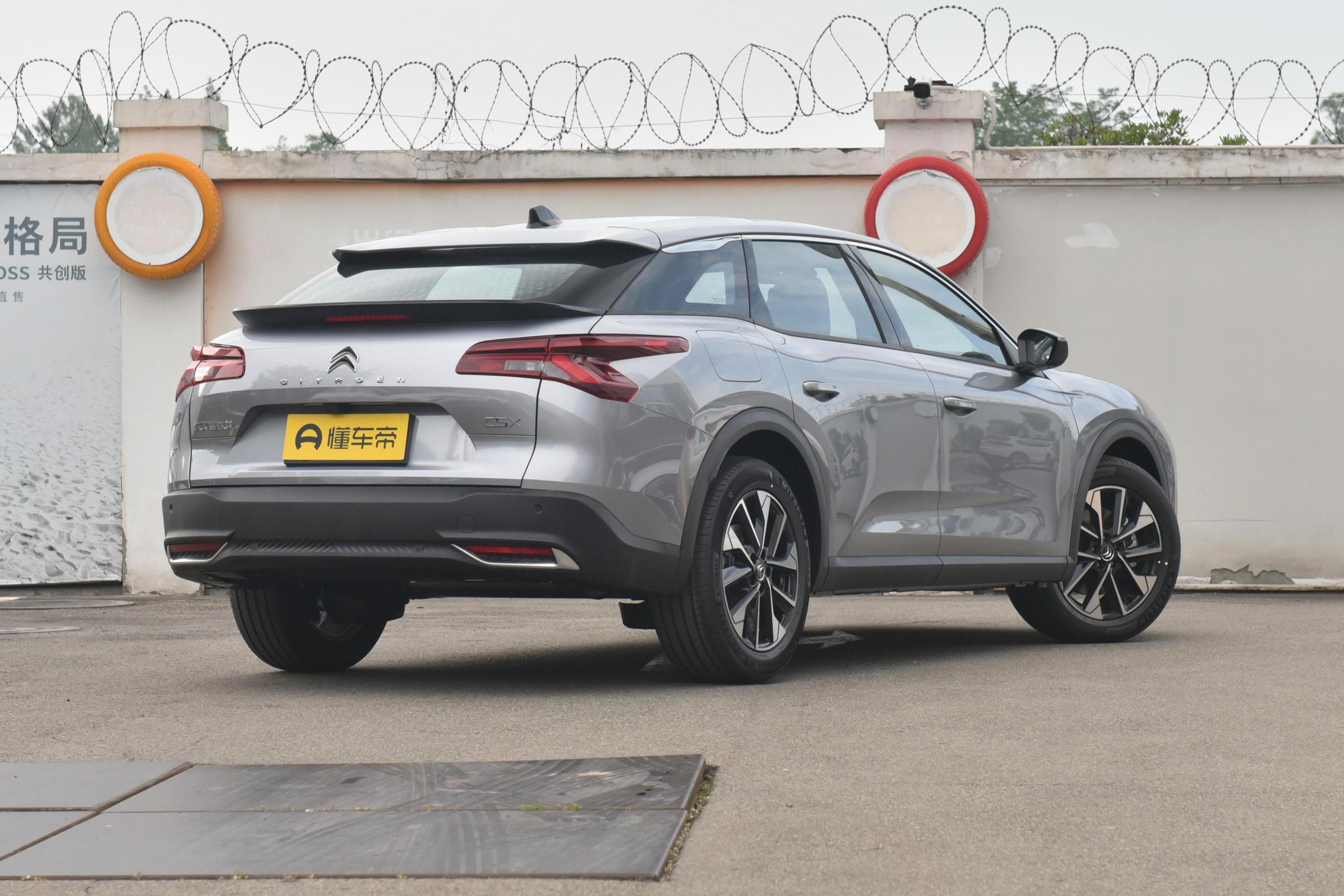 凡尔赛C5 X 2023款 1.6T 享不凡图片_雪铁龙_3/78张图片_汽车外观图库_懂车帝