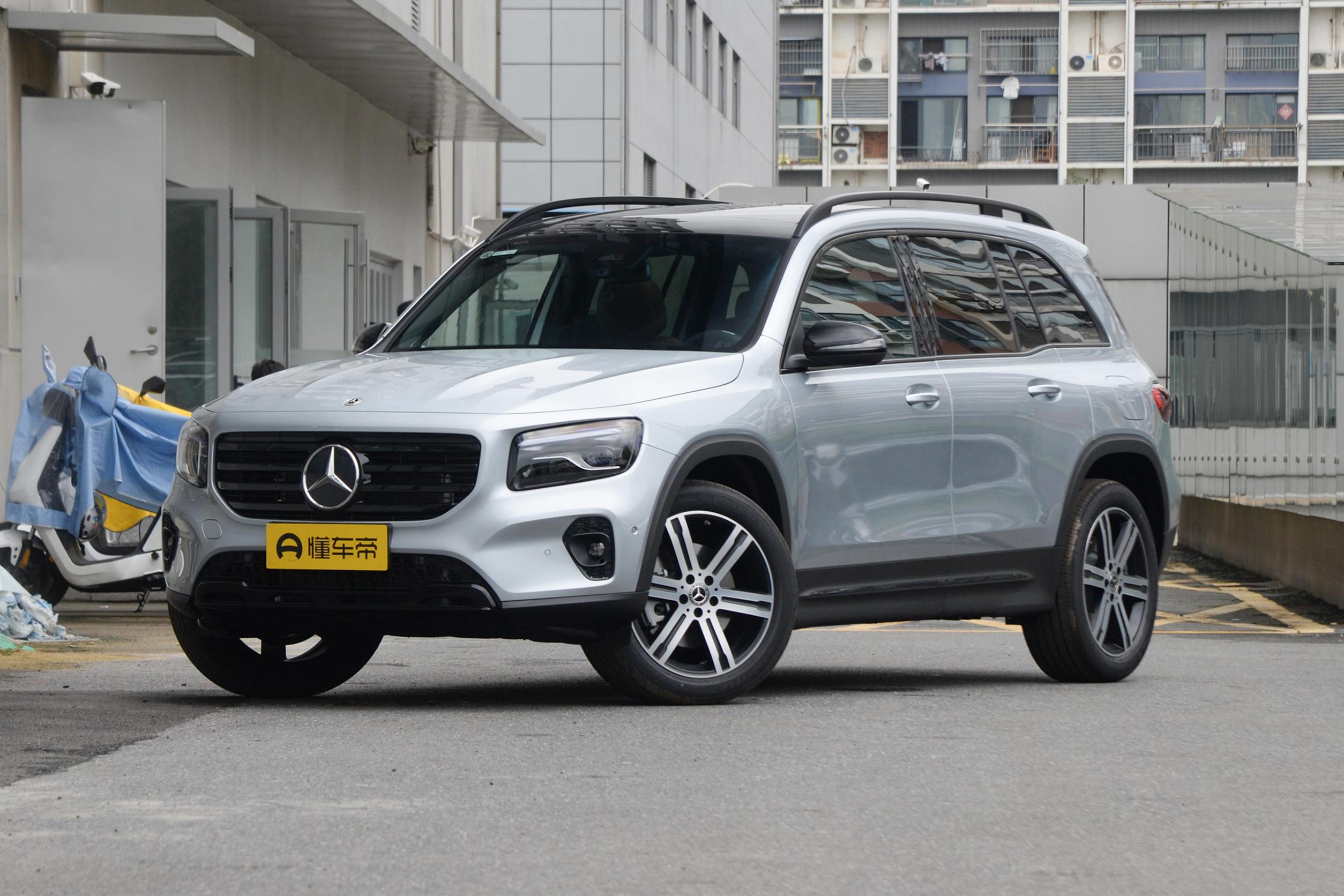 奔驰GLB 2024款 GLB 220 4MATIC图片_奔驰_3/137张图片_汽车外观图库_懂车帝