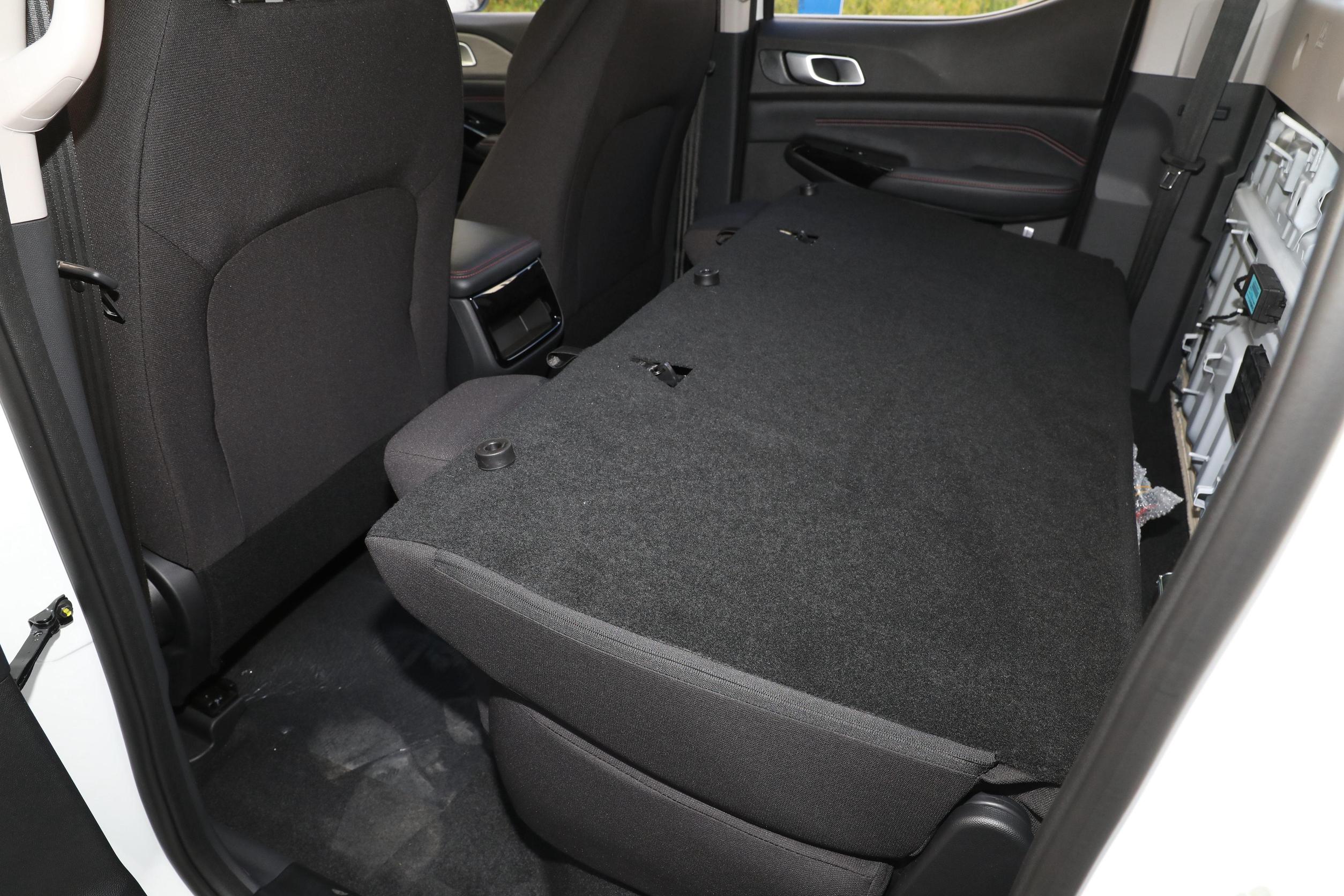 长安F70 2023款 F70蓝鲸版 2.0T汽油自动两驱长箱创富型图片_长安_21/94张图片_汽车空间图库_懂车帝