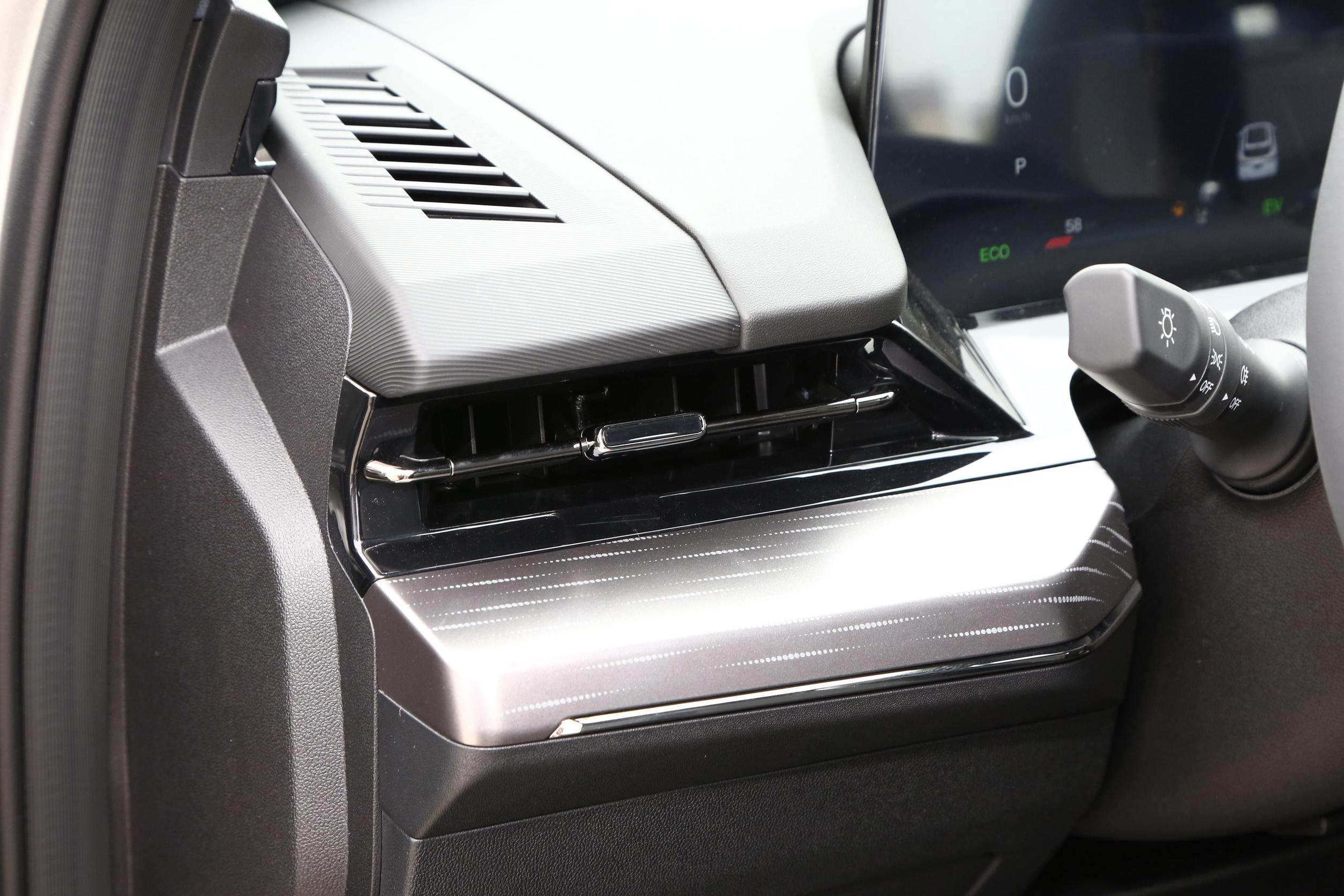 长安欧尚Z6 iDD新能源 2023款 智电iDD 150KM旗舰PLUS智慧泊车版图片_长安欧尚_4/70张图片_汽车内饰图库_懂车帝