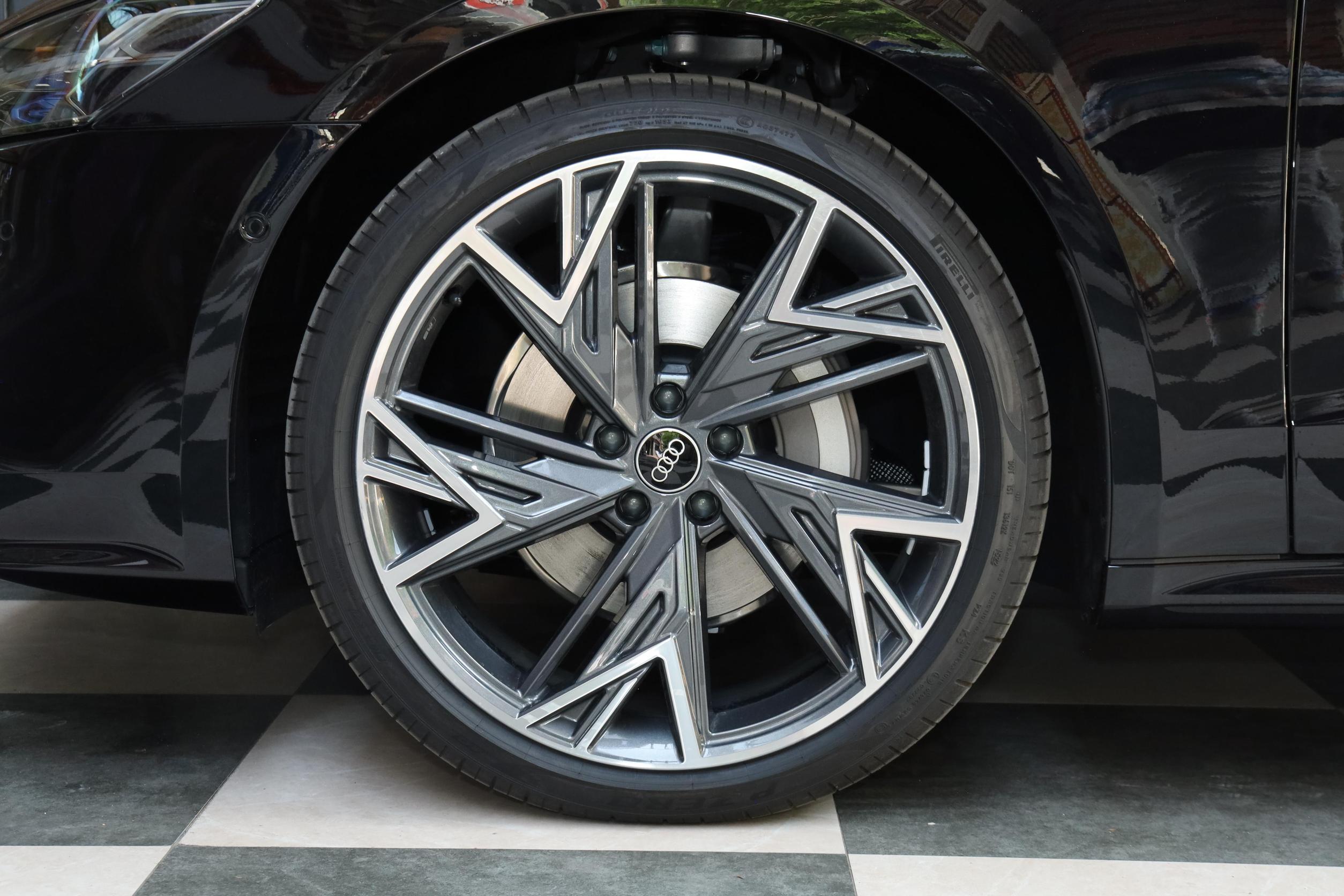 奥迪A7L 2023款 45 TFSI quattro S-line 黑武士版图片_奥迪_4/57张图片_汽车外观图库_懂车帝