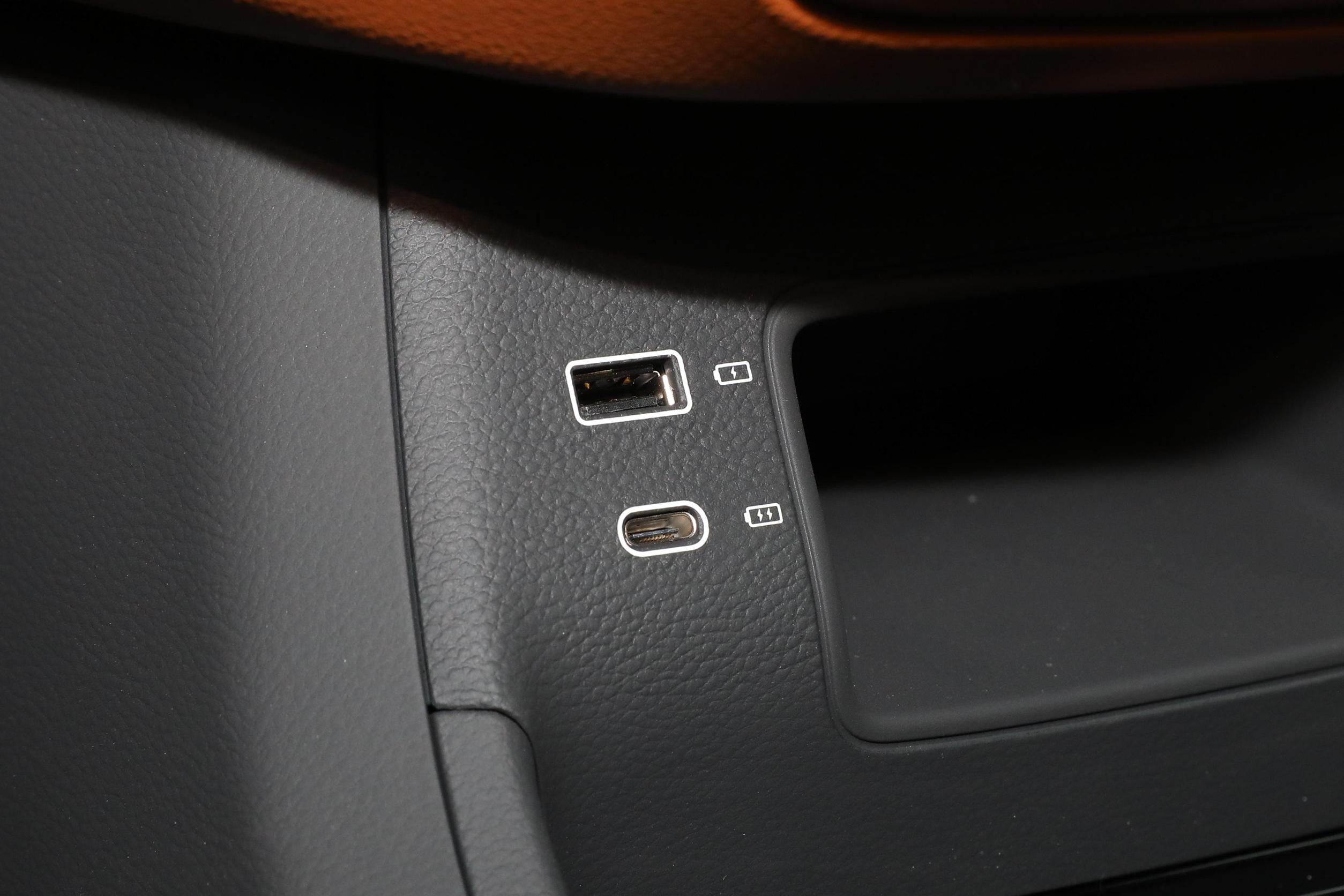 红旗HQ9 2022款 智联旗悦版图片_红旗_4/41张图片_汽车内饰图库_懂车帝