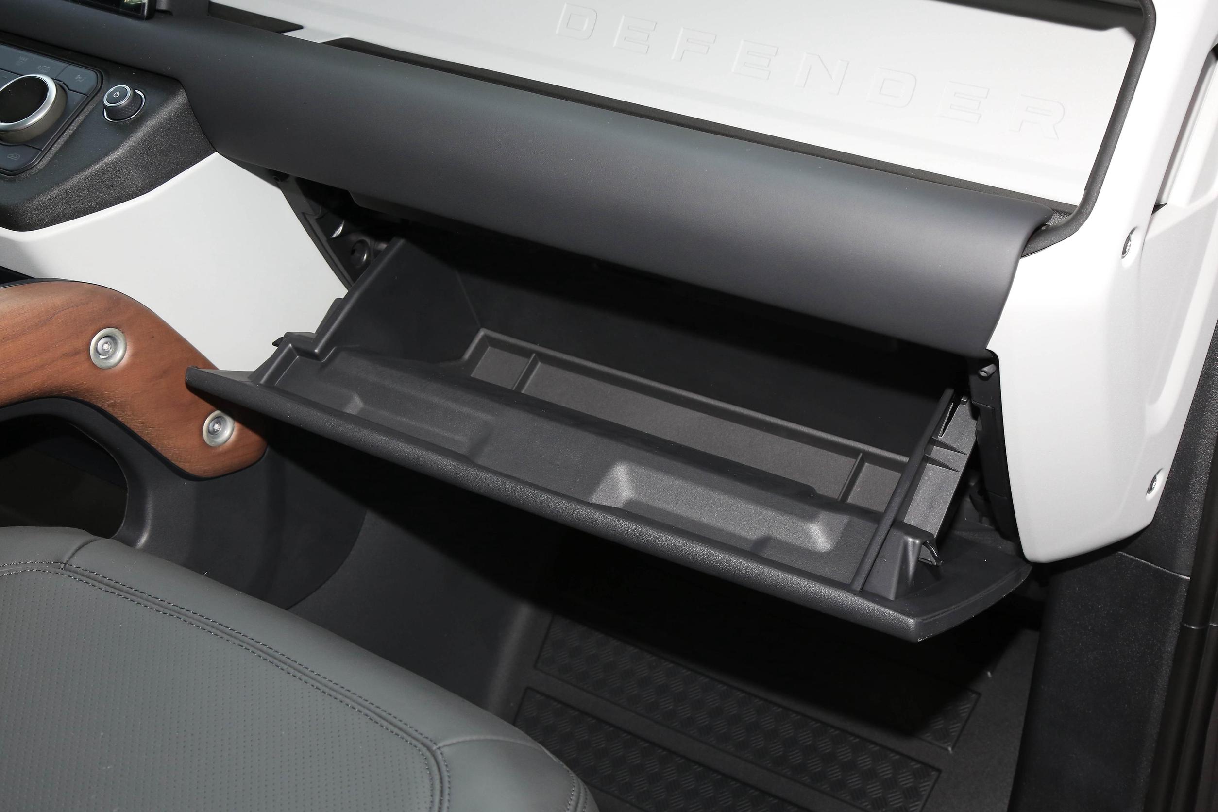 卫士 2024款 110 3.0T P400 暗黑特别版图片_路虎_2/60张图片_汽车内饰图库_懂车帝