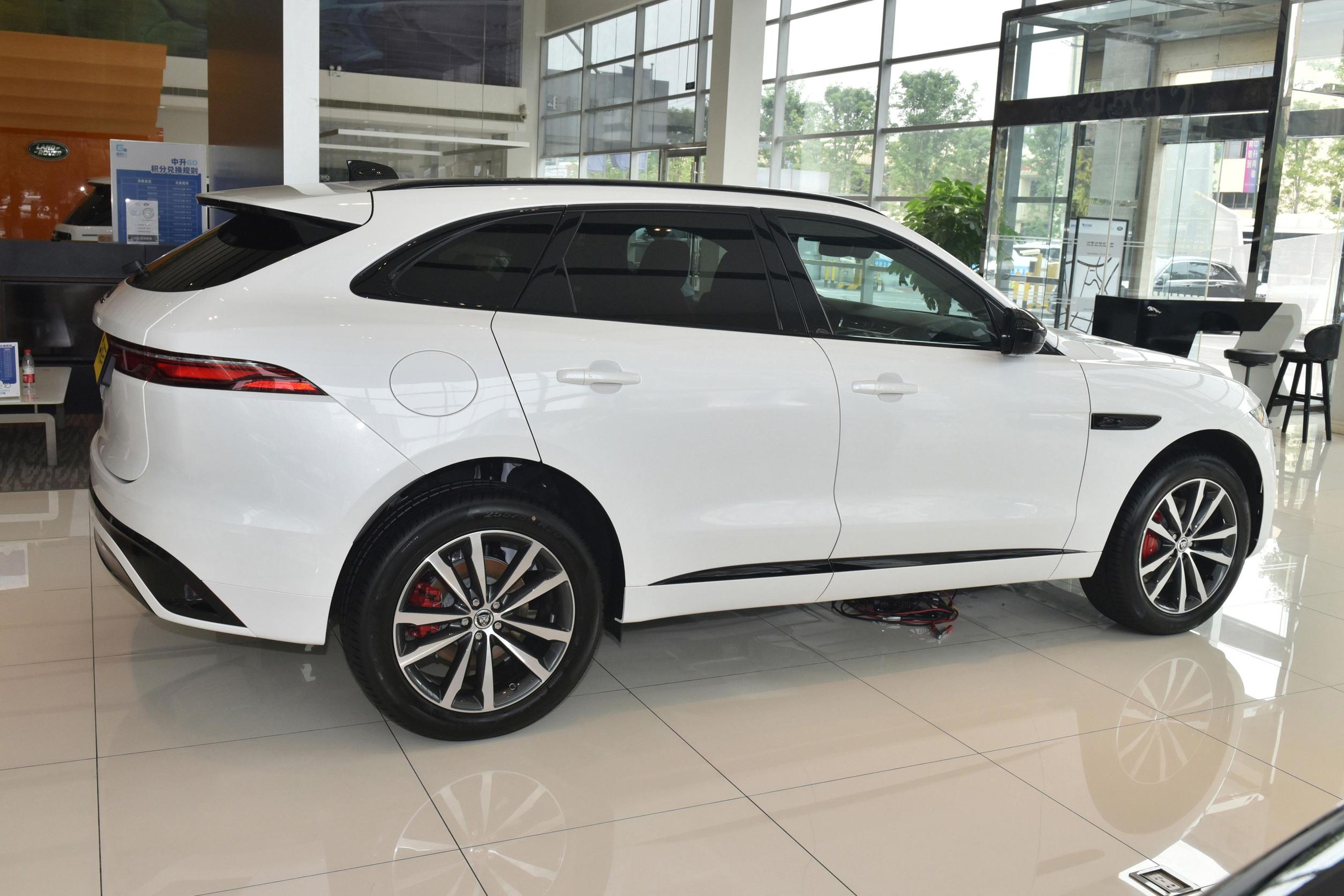 捷豹F-PACE 2024款 P250 R-Dynamic SE图片_捷豹_1/122张图片_汽车外观图库_懂车帝