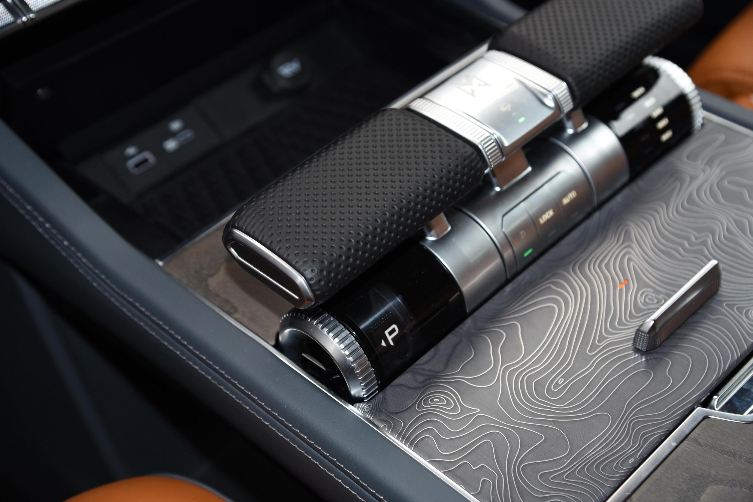 猛士917 2023款 增程版图片_猛士_1/63张图片_汽车内饰图库_懂车帝