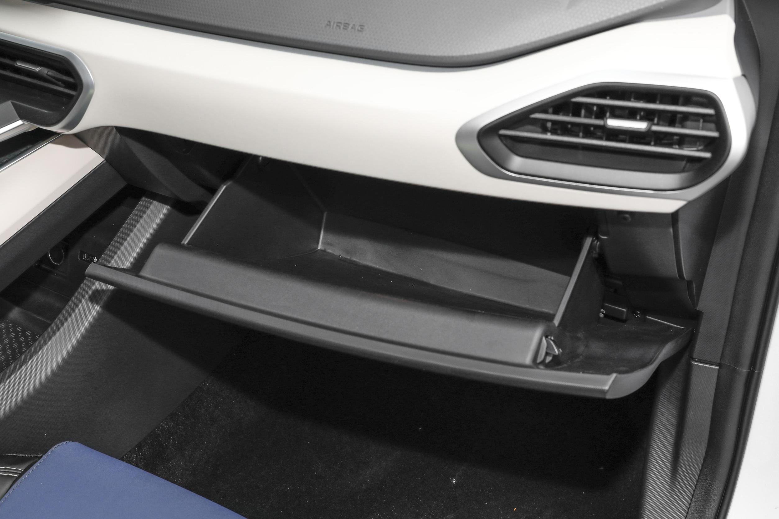 吉利几何A 2022款 Pro 600KM 红苹果Halo图片_吉利几何_5/37张图片_汽车内饰图库_懂车帝