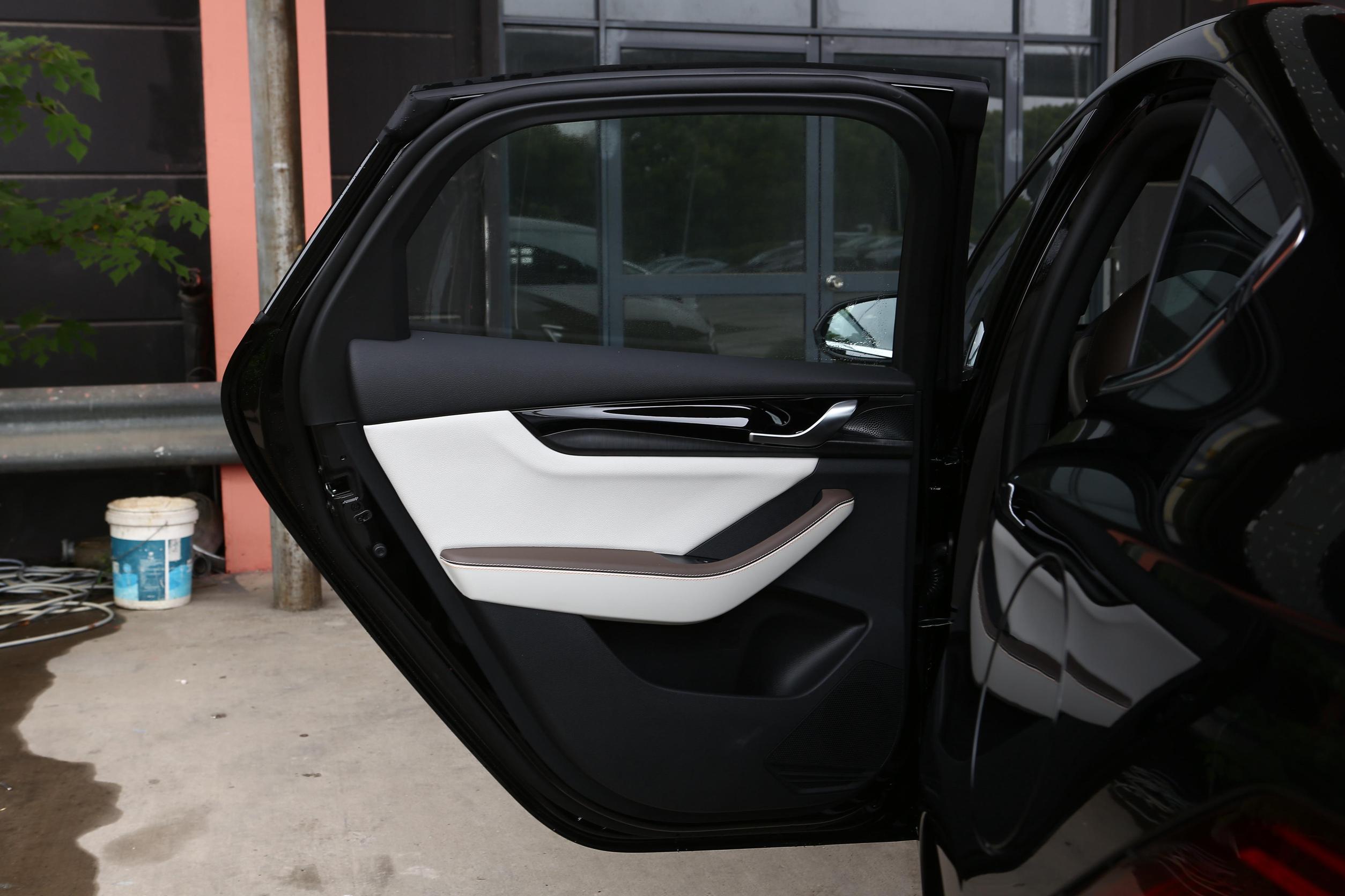 秦PLUS DM-i 2024款 DM-i 荣耀版 55KM 领先型图片_比亚迪_21/100张图片_汽车空间图库_懂车帝