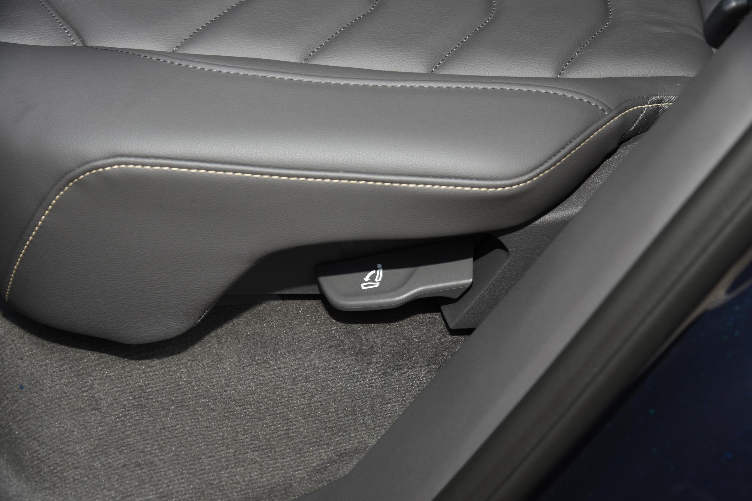 途锐 2023款 3.0TSI 锐享版 经典运动套装图片_大众_43/56张图片_汽车空间图库_懂车帝