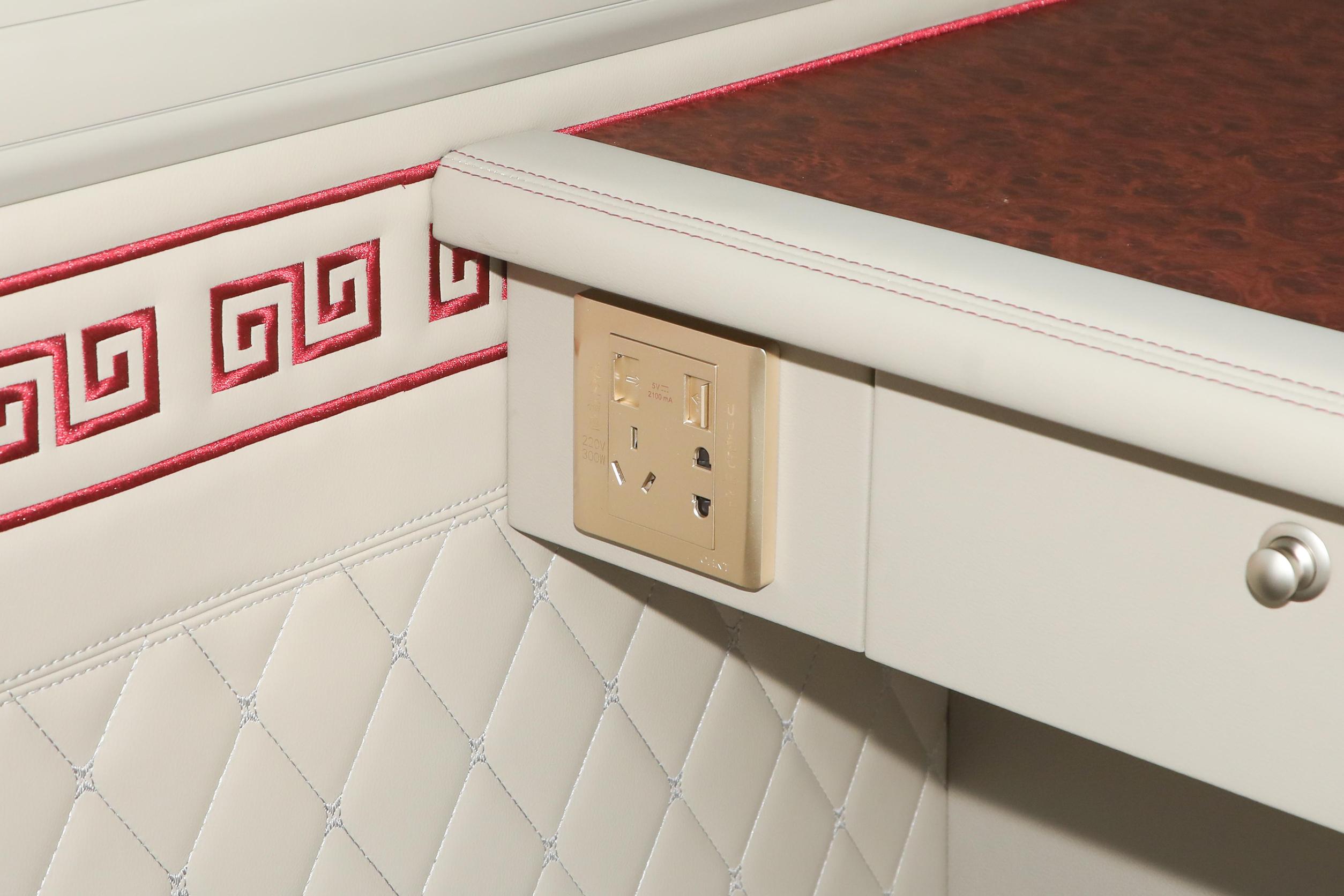 宇通T7 2022款 3.5T汽油定制星宇版35LGTDI图片_宇通客车_4/67张图片_汽车空间图库_懂车帝