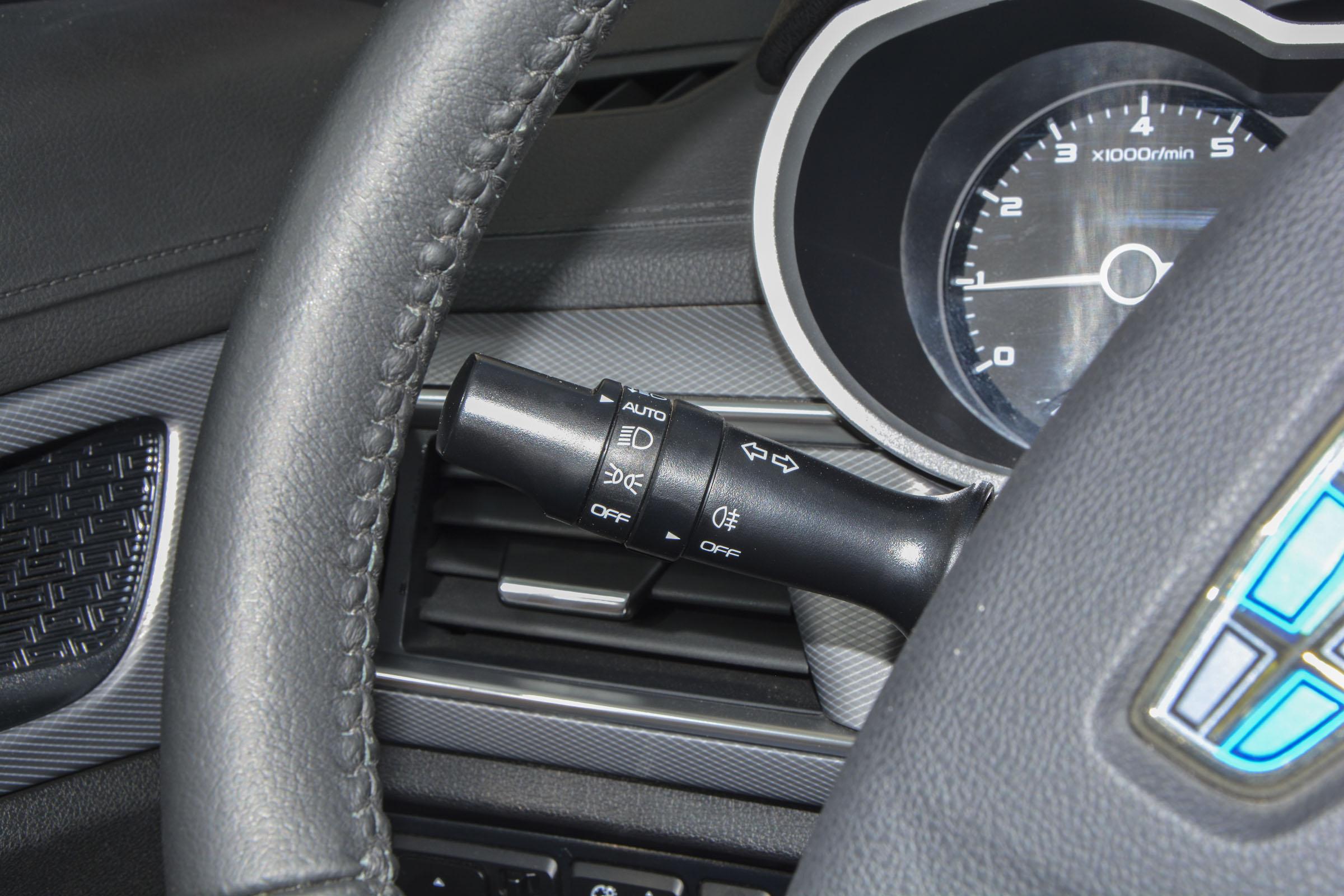 帝豪GS 2018款 领潮版 1.4T 自动臻尚智联型图片_吉利汽车_3/29张图片_汽车内饰图库_懂车帝