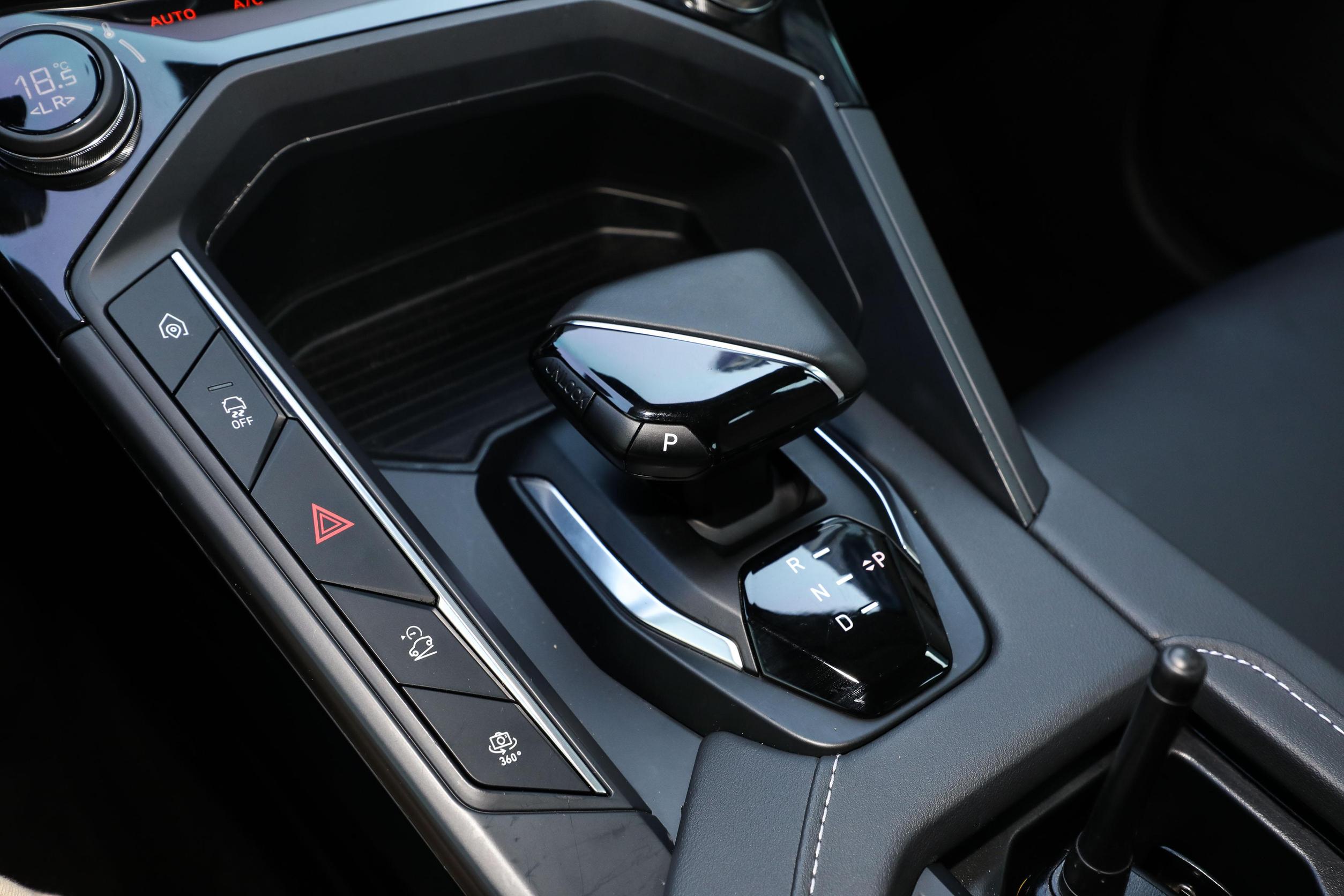 领克06 EM-P 2023款 PHEV Remix Shero图片_领克_4/44张图片_汽车内饰图库_懂车帝