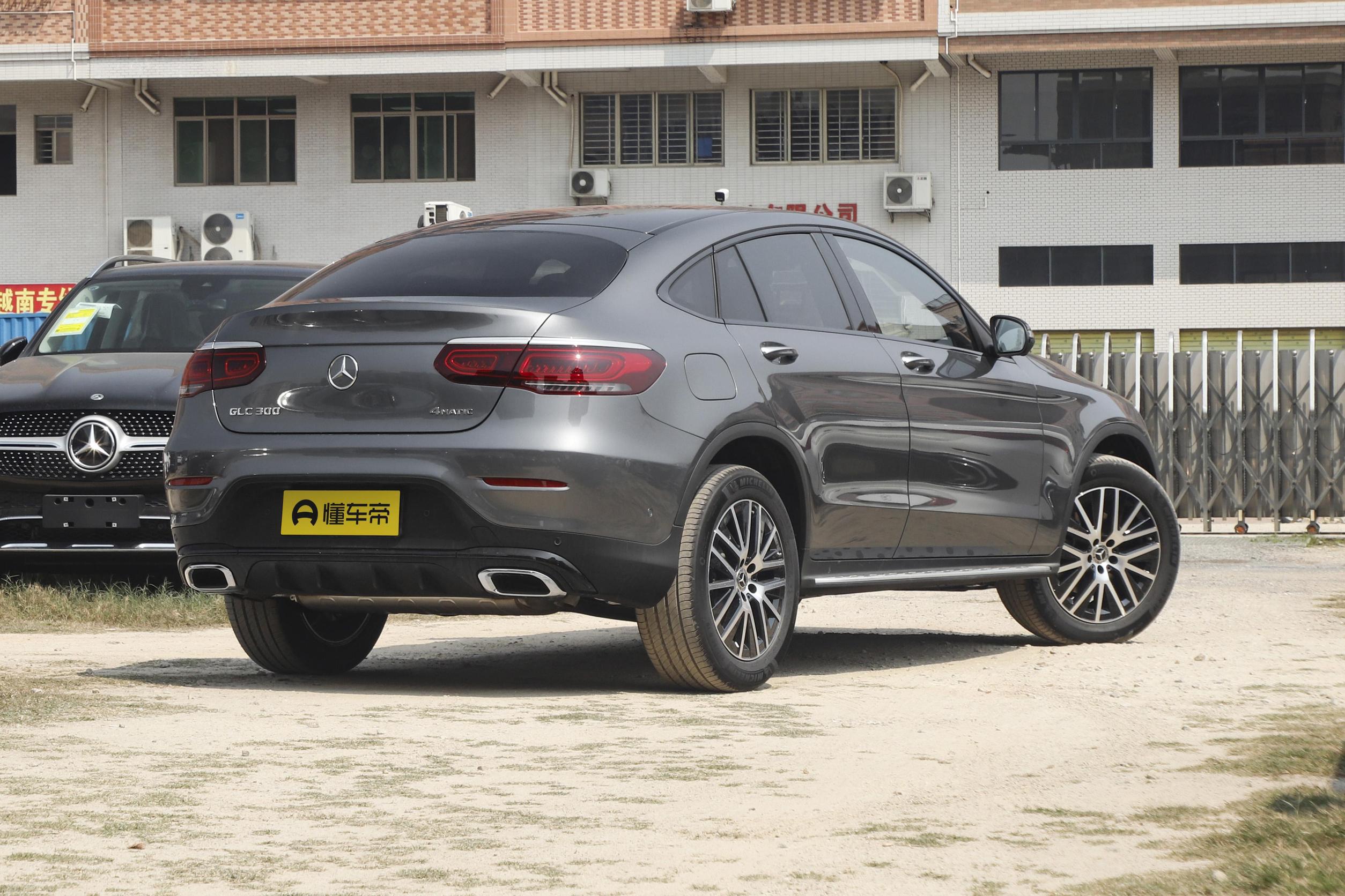 奔驰GLC轿跑 2023款 GLC 300 4MATIC 轿跑SUV图片_奔驰_2/128张图片_汽车外观图库_懂车帝