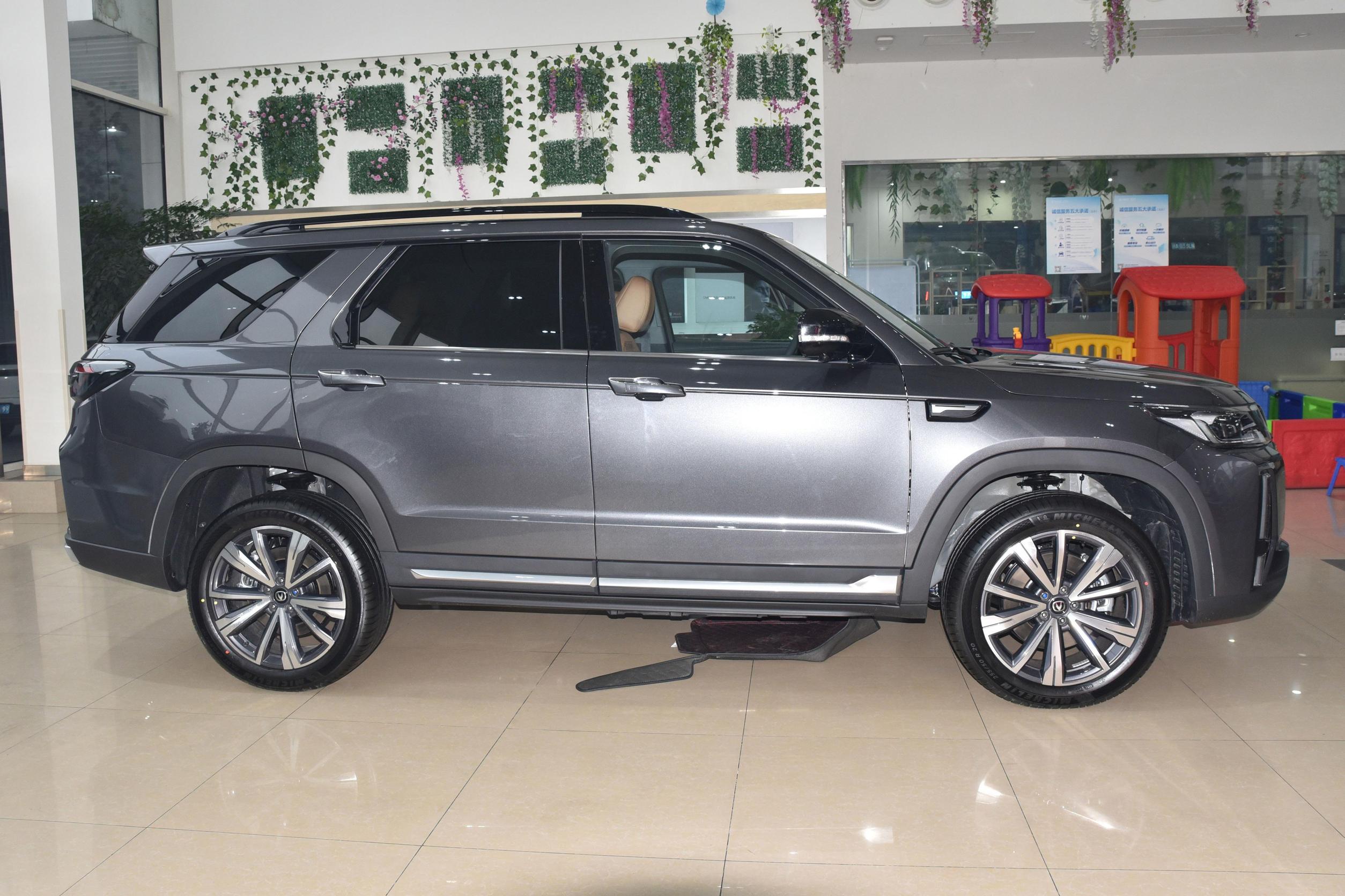 长安CS95 2023款 PLUS版 2.0T 四驱尊贵型图片_长安_31/80张图片_汽车外观图库_懂车帝