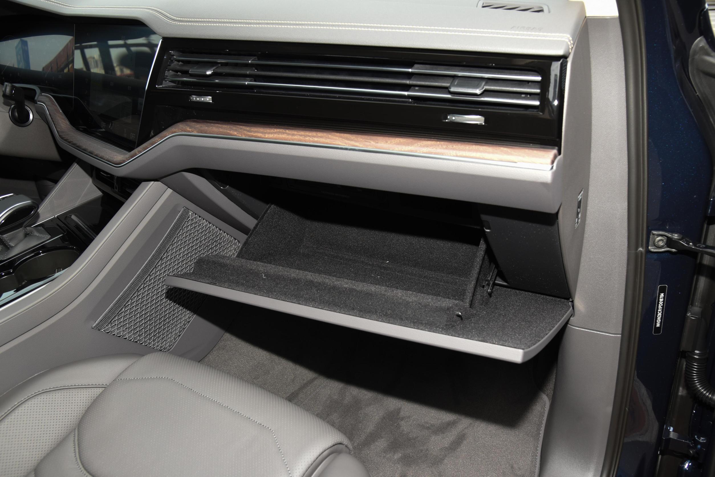 途锐 2023款 3.0TSI 锐享版 经典运动套装图片_大众_2/42张图片_汽车内饰图库_懂车帝