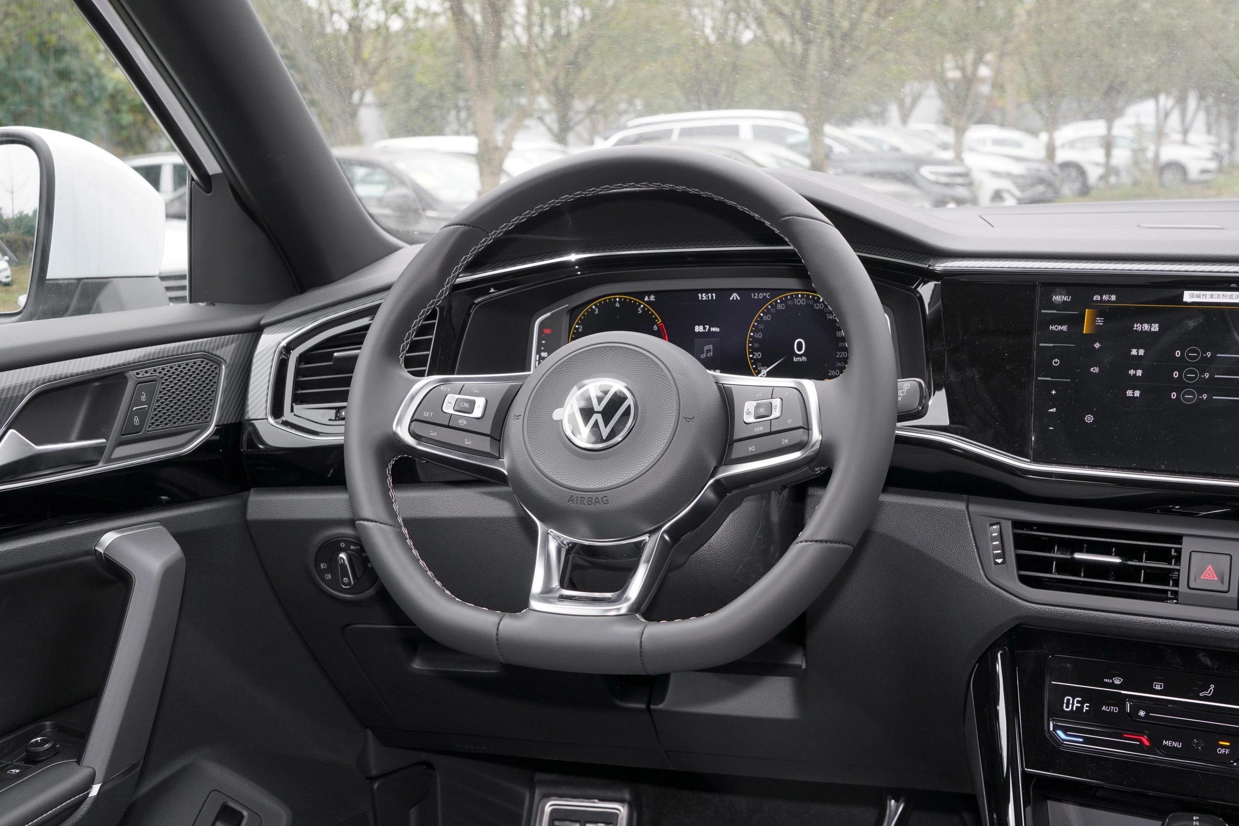 探岳 2022款 380TSI 四驱R-Line智联版图片_大众_37/78张图片_汽车内饰图库_懂车帝