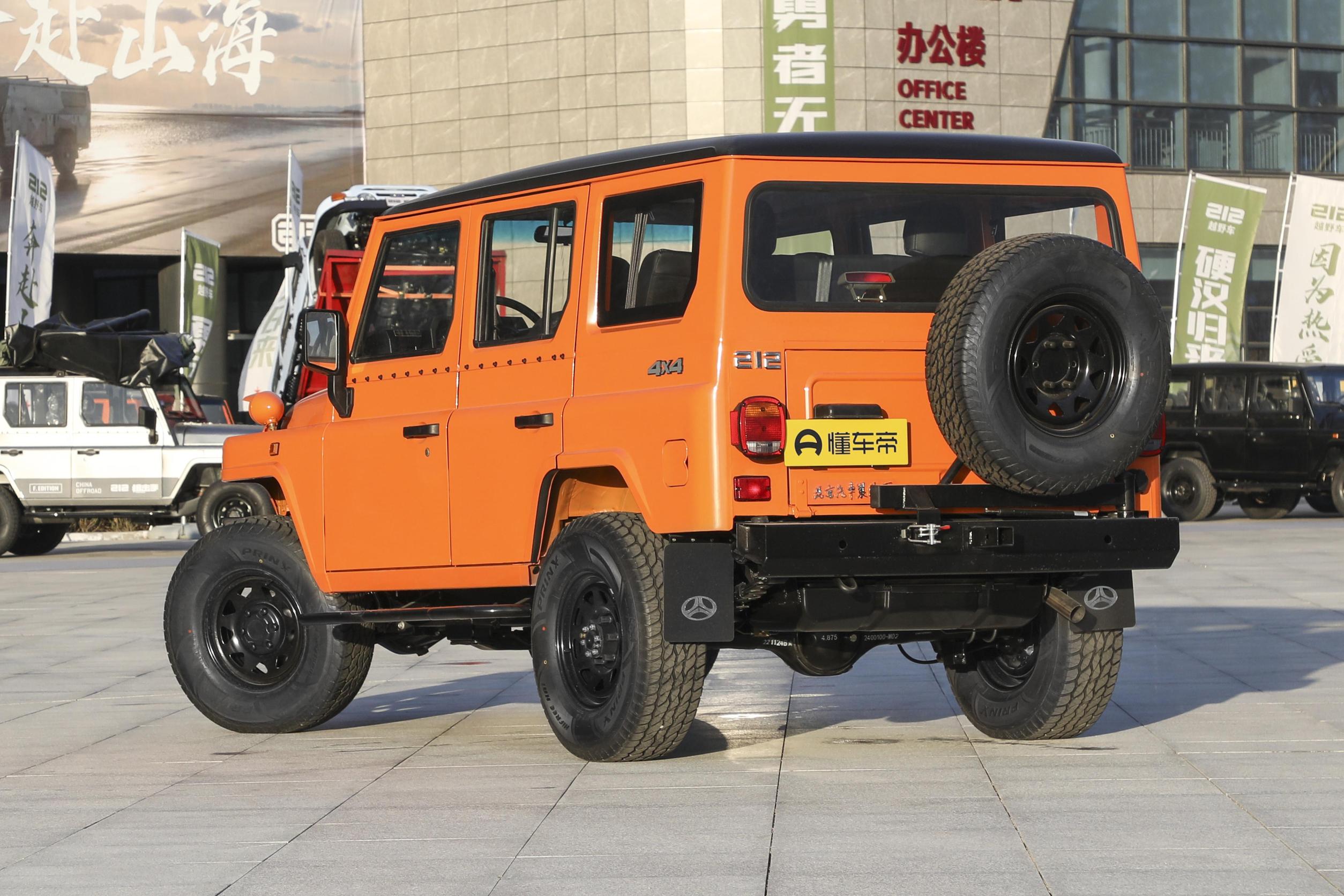 BJ 212 2023款 狙击手 2.4T 手动轻装款图片_北汽制造_1/241张图片_汽车外观图库_懂车帝