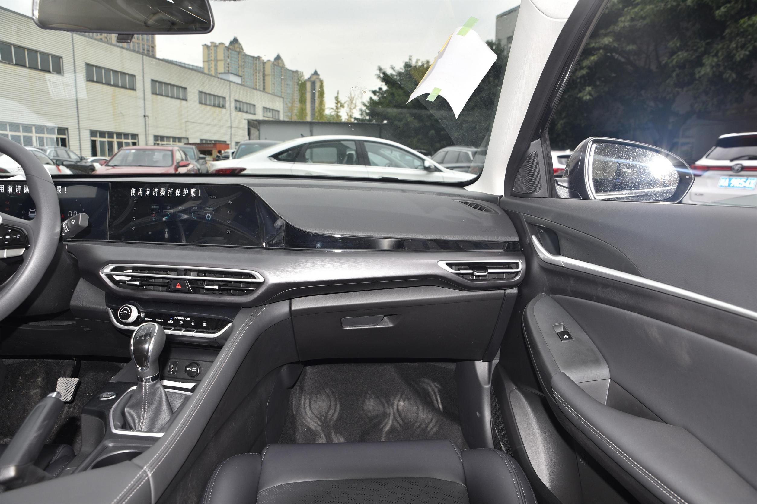 逸动 2022款 PLUS 1.6L GDI 手动精英型图片_长安_18/37张图片_汽车内饰图库_懂车帝