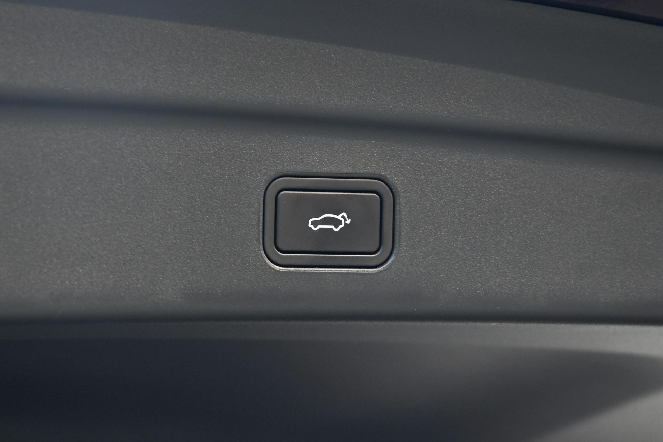 领克09 EM-P 2023款 2.0TD EM-P 亚运行政版 五座图片_领克_33/54张图片_汽车空间图库_懂车帝