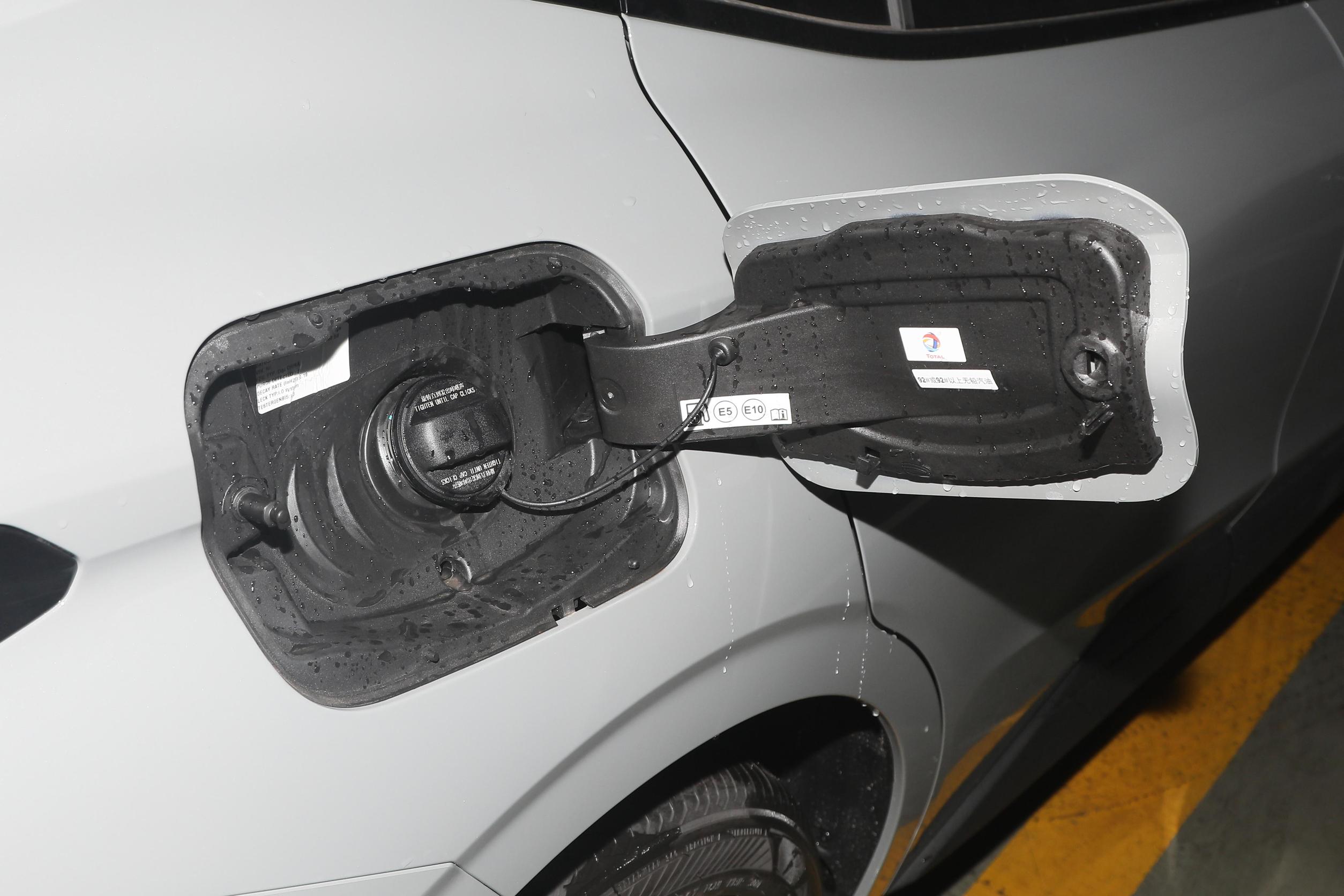 DS 4 2023款 1.6T 里沃利CROSS版图片_DS_9/74张图片_汽车外观图库_懂车帝