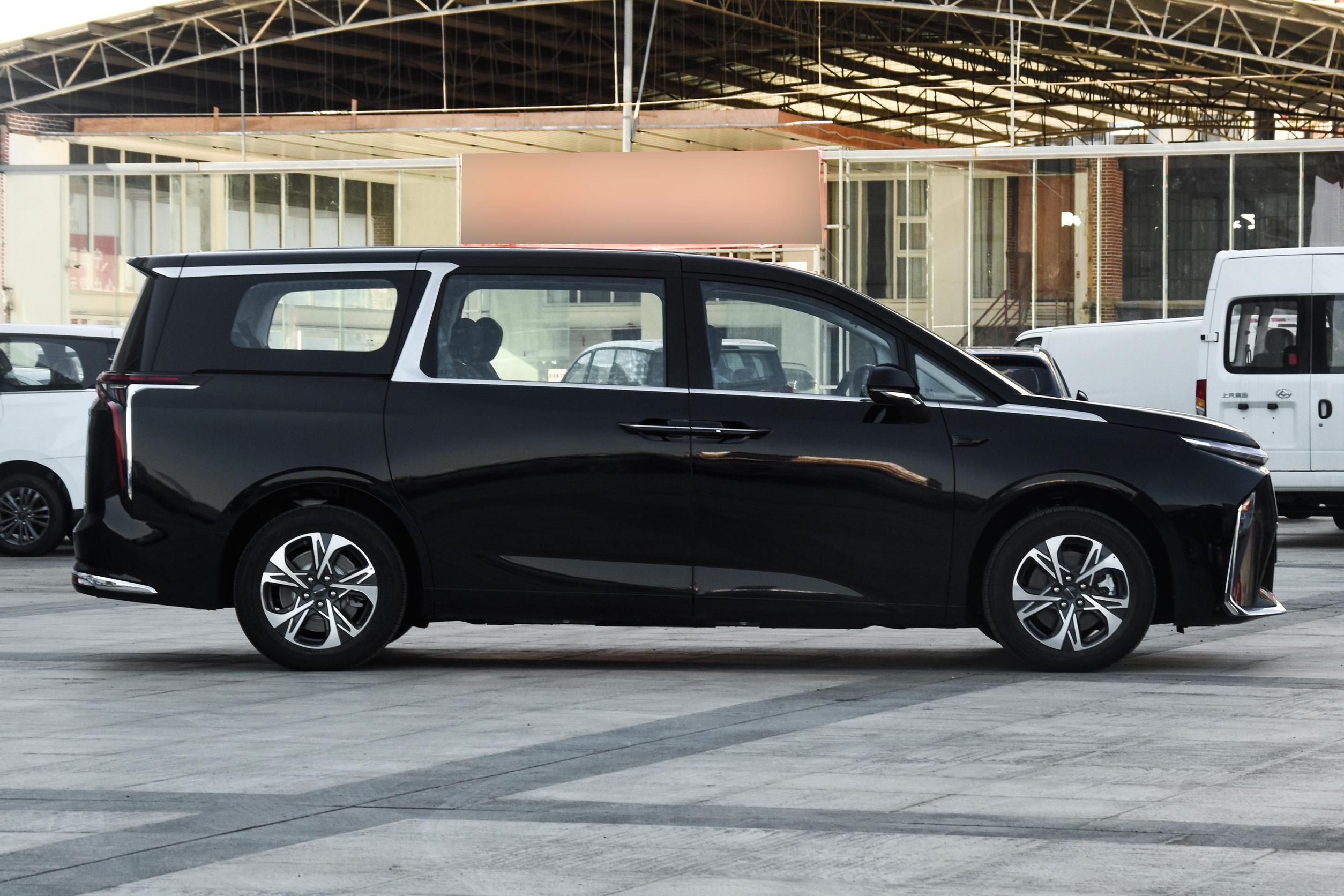 上汽大通MAXUS 大家9 2022款 长续航 绿洲七座版图片_上汽大通MAXUS_9/102张图片_汽车外观图库_懂车帝