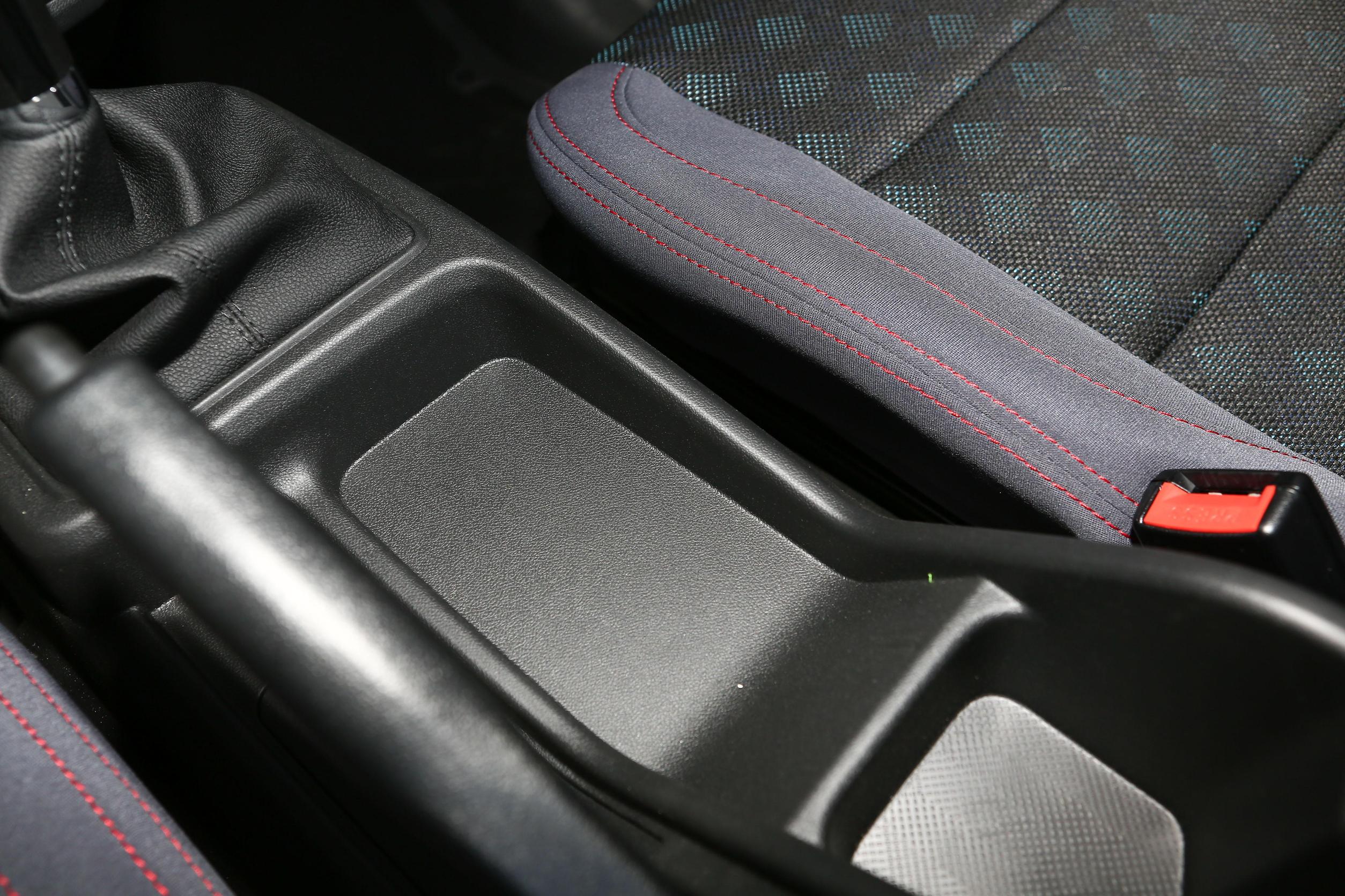 东风小康D71 PLUS 2022款 1.6L LV0 SFG16C图片_东风小康_32/34张图片_汽车空间图库_懂车帝