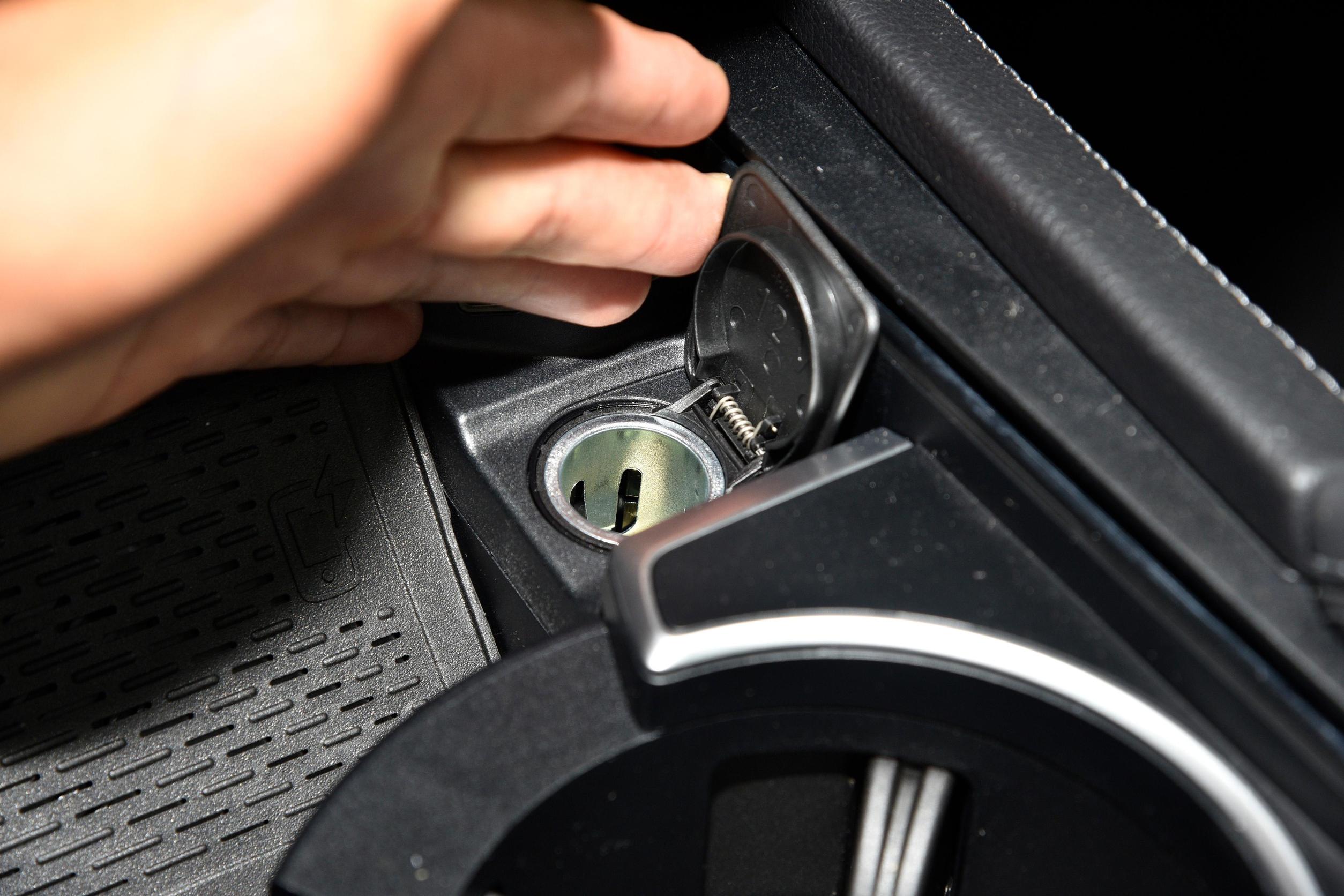 奔驰GLE AMG 2024款 AMG GLE 63 S 4MATIC+ 图片_奔驰_32/76张图片_汽车内饰图库_懂车帝