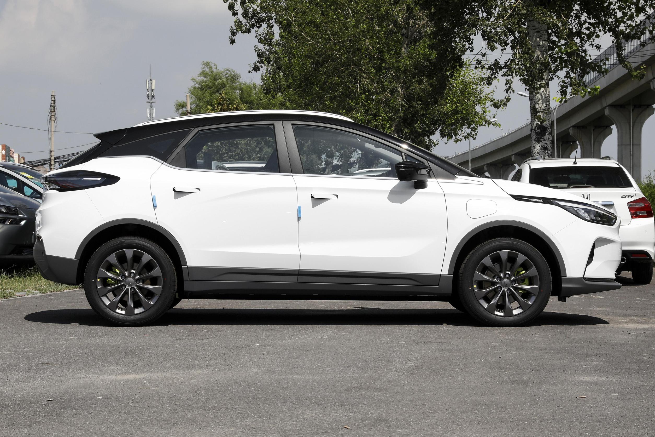 吉利几何C 2022款 550KM 西柚Pro图片_吉利几何_7/83张图片_汽车外观图库_懂车帝