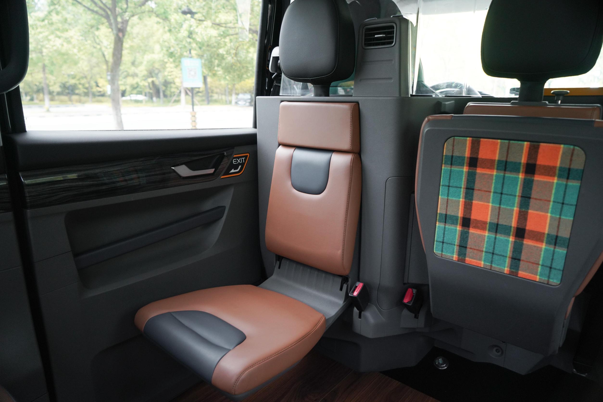 LEVC TX 2023款 增程出行版图片_LEVC_1/8张图片_汽车空间图库_懂车帝