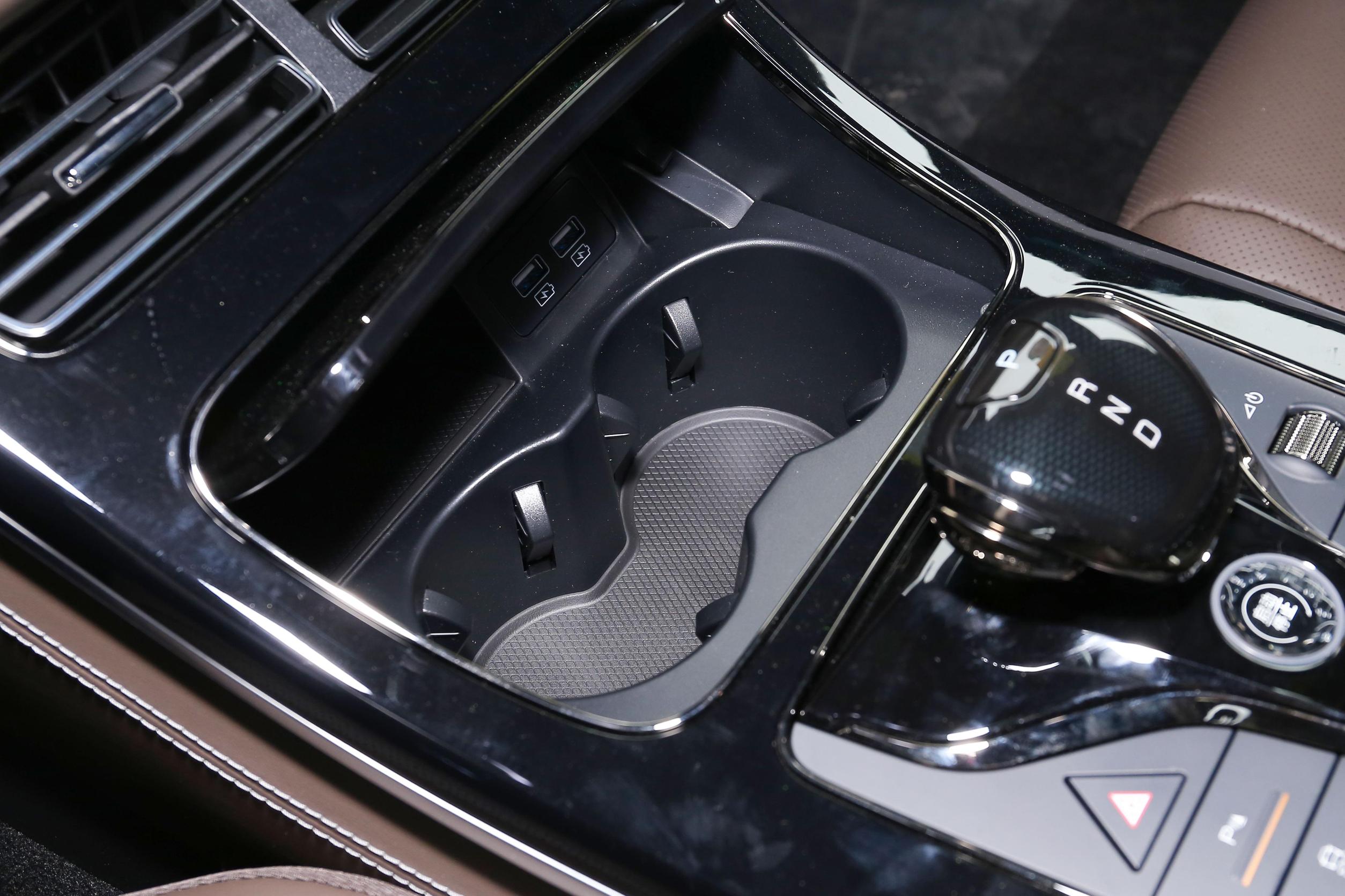 比亚迪e9 2022款 商务版图片_比亚迪_2/42张图片_汽车空间图库_懂车帝