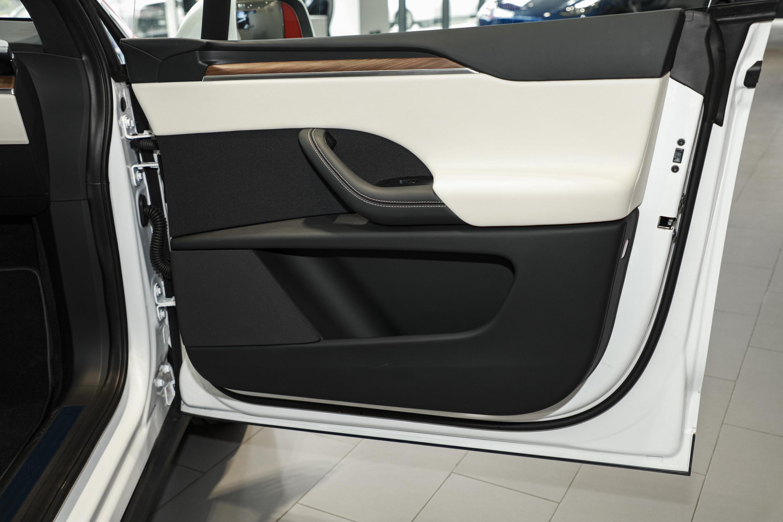 Model X壁纸_Model X_Model X空间图片_61/544张图片_Model X/整车空间图片_懂车帝