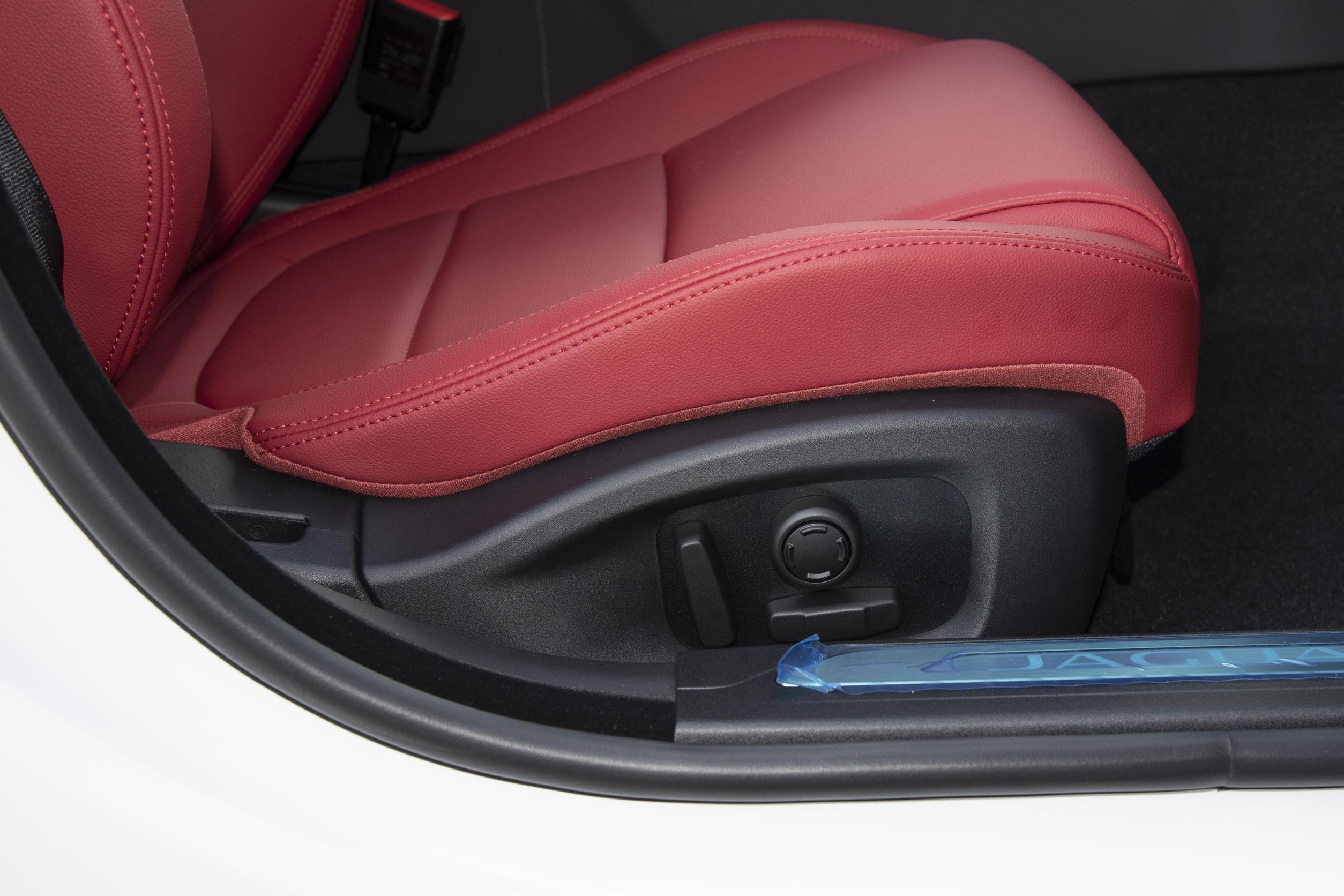 捷豹XEL 2024款 2.0T 250PS R-DYNAMIC S耀黑运动版图片_捷豹_32/98张图片_汽车空间图库_懂车帝