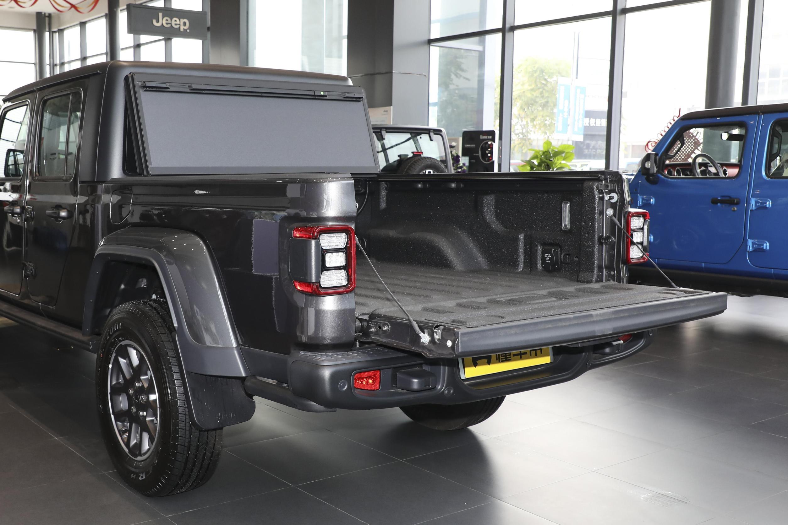 角斗士 2023款 3.6L Overland图片_Jeep_8/97张图片_汽车外观图库_懂车帝