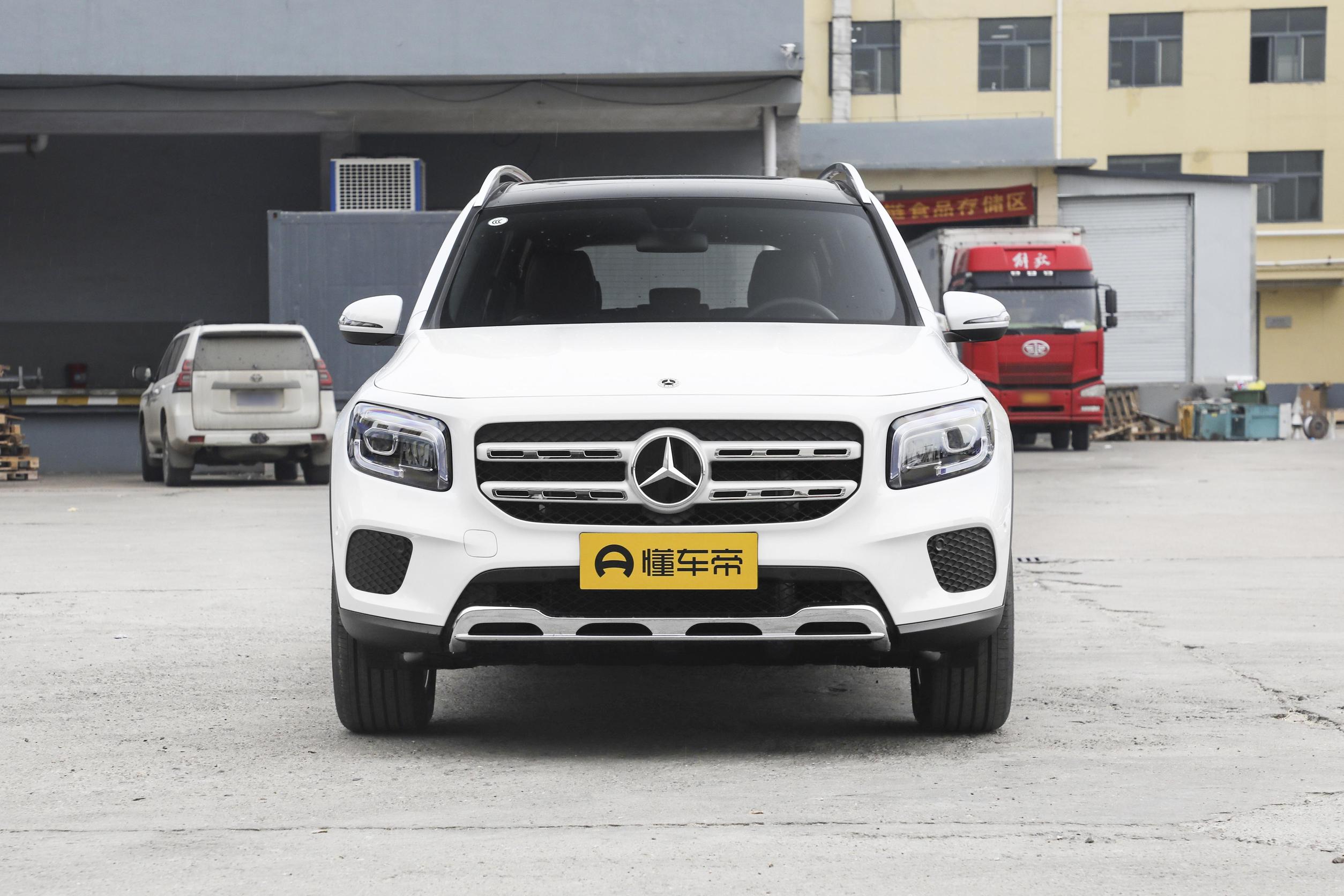 奔驰GLB 2023款 GLB 200 时尚型图片_奔驰_3/59张图片_汽车外观图库_懂车帝